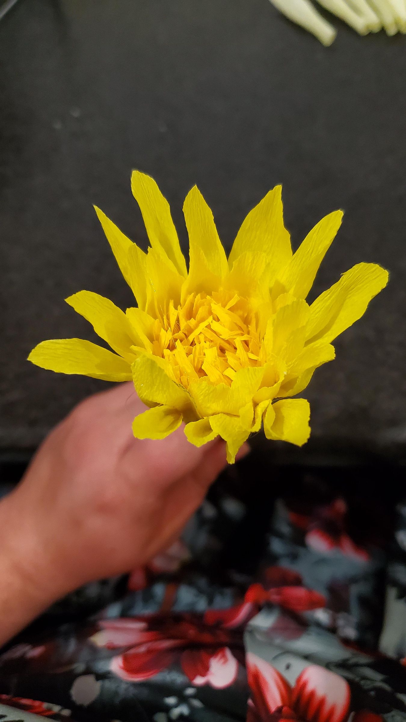 Crepe Paper Dahlia : 18 Steps (with Pictures) - Instructables