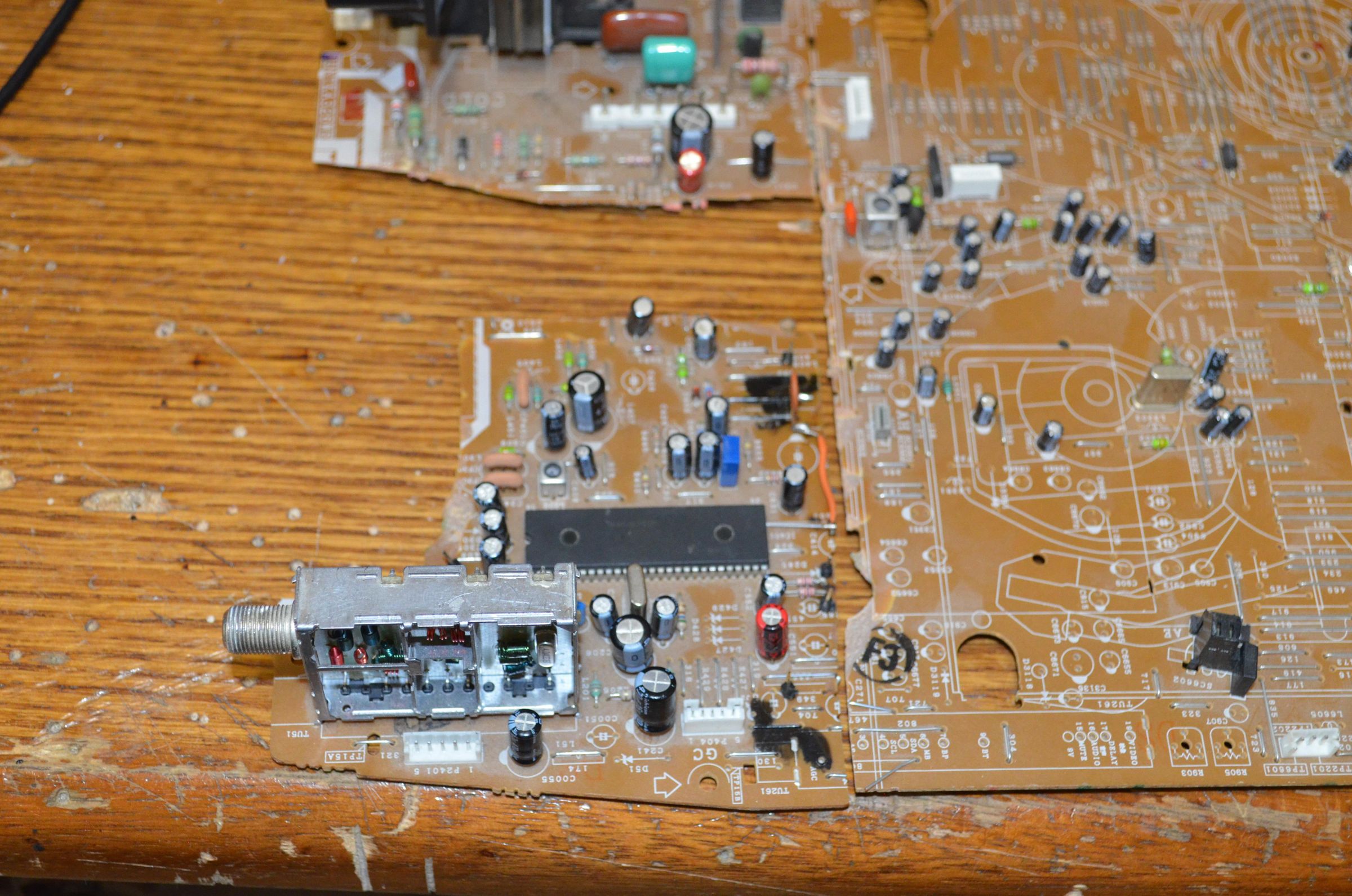 IX3253CE As FM Radio and Video Output : 4 Steps - Instructables
