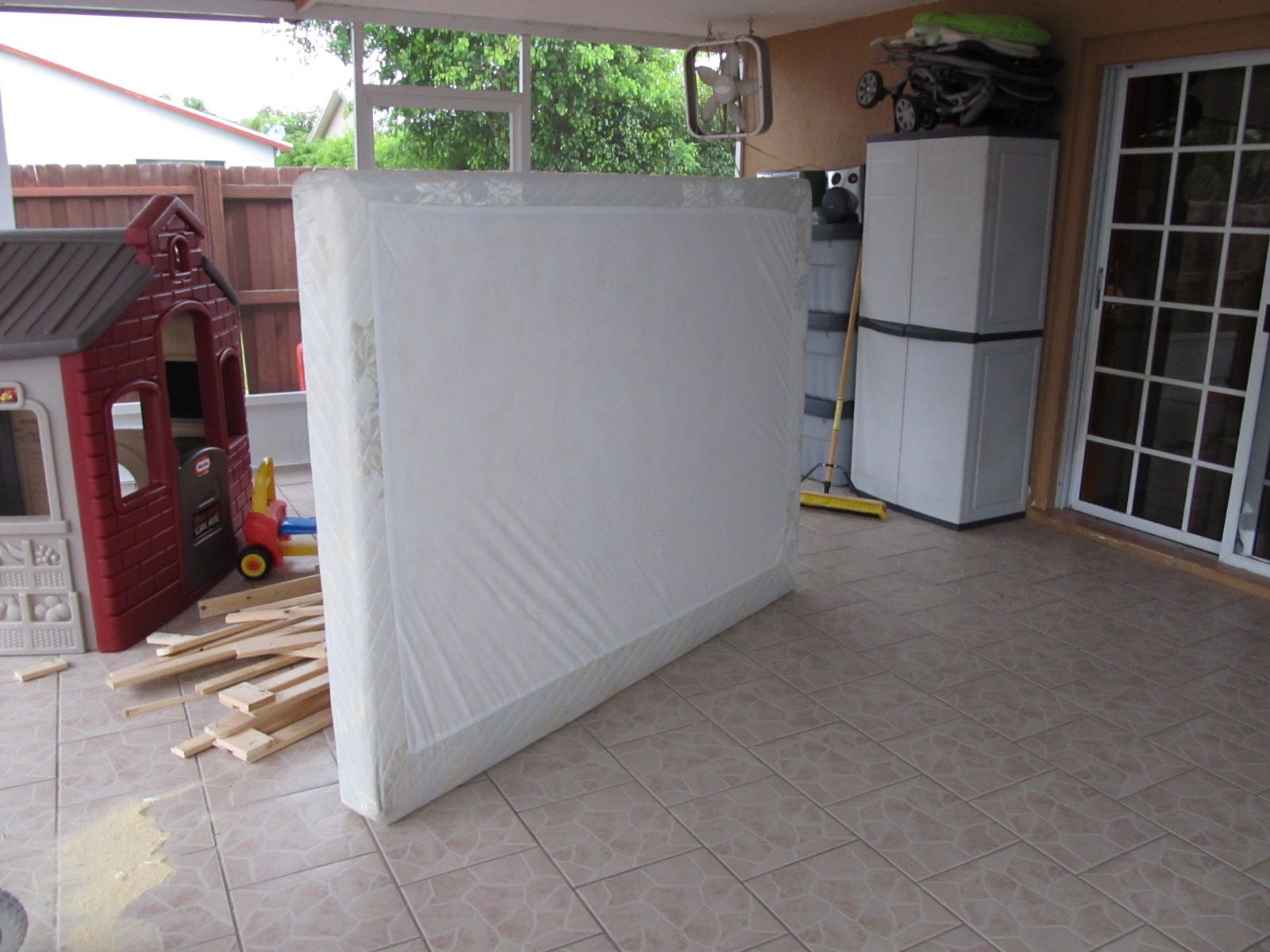 (Re)Building a Bed Foundation : 12 Steps (with Pictures) - Instructables