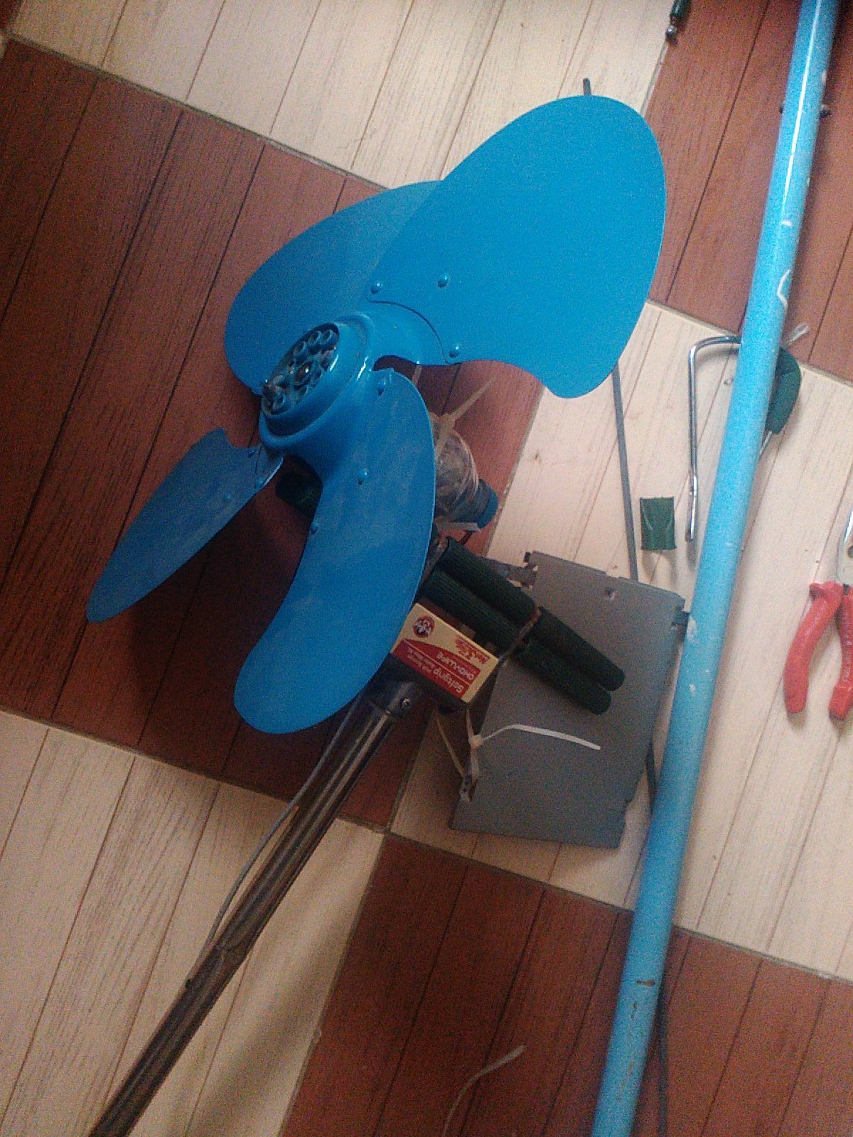 TurbineOne V2 : Super Simple Wind Turbine You Can Make Now : 5 Steps ...