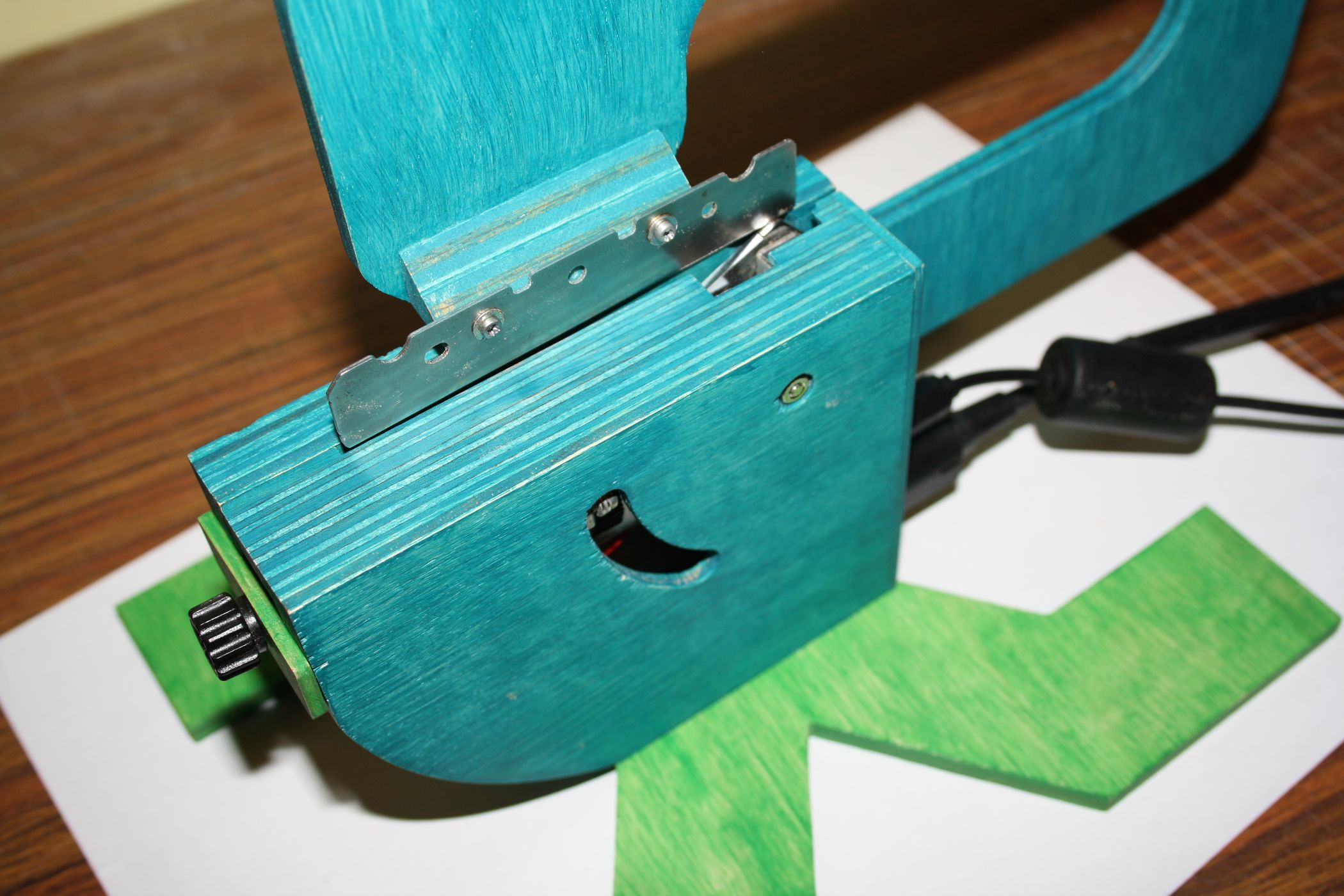 Table-Top Scissors | the Cutting Edge of Technology! : 17 Steps (with ...