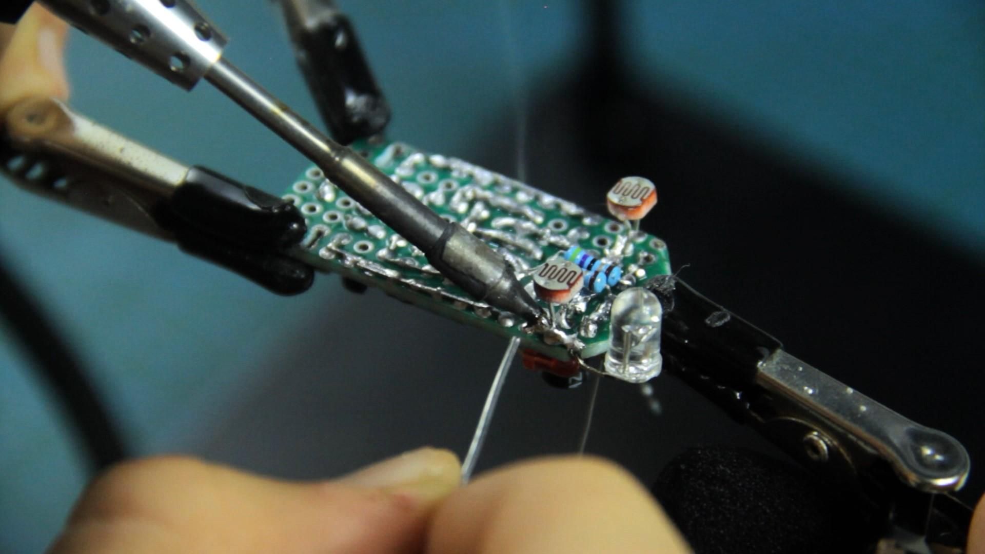 Make the Tiniest Line Follower Robot Without a Microcontroller : 10 ...