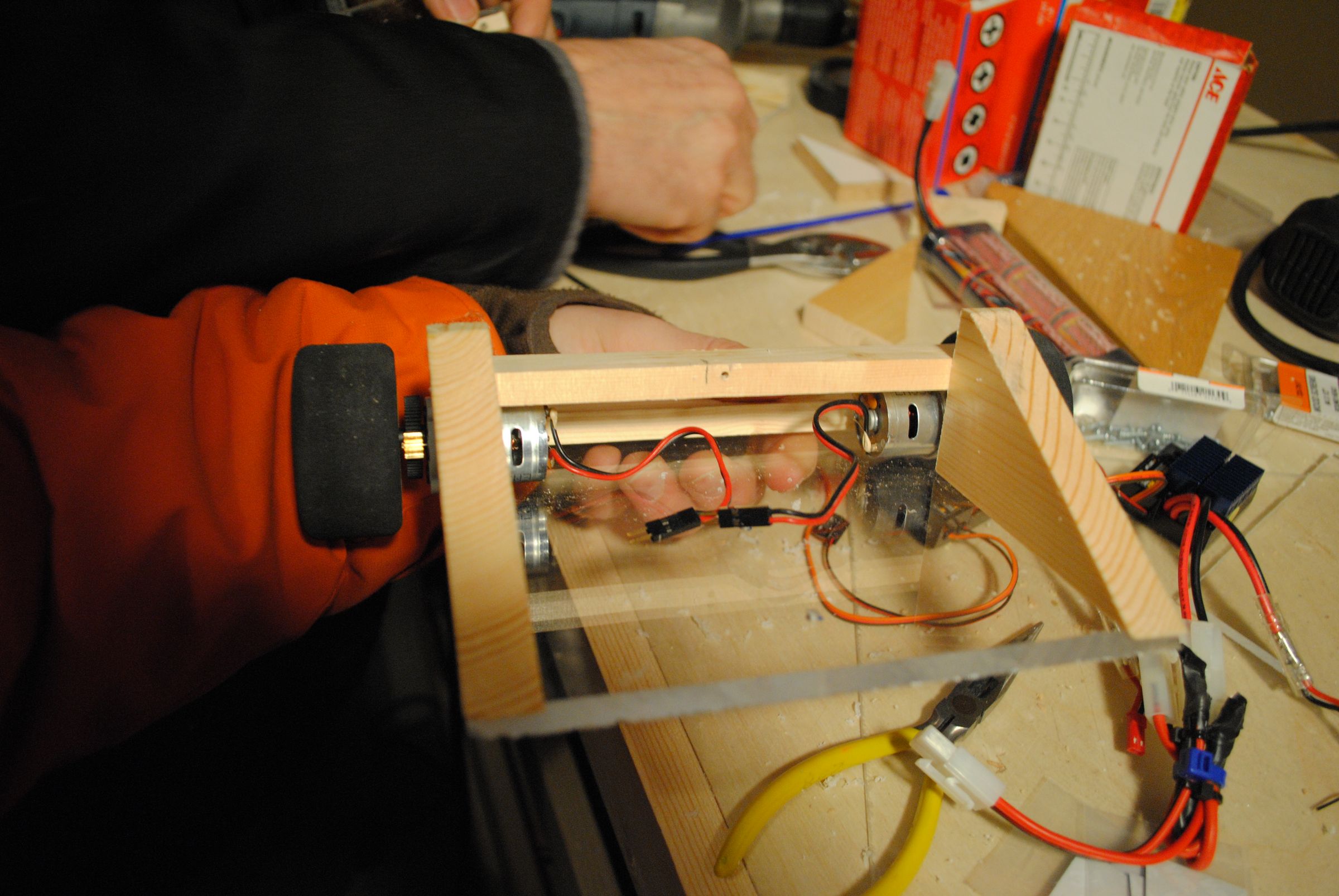 How to Make a Sumo Bot (Science Olympiad 2011 Rules) : 14 Steps (with Pictures) - Instructables