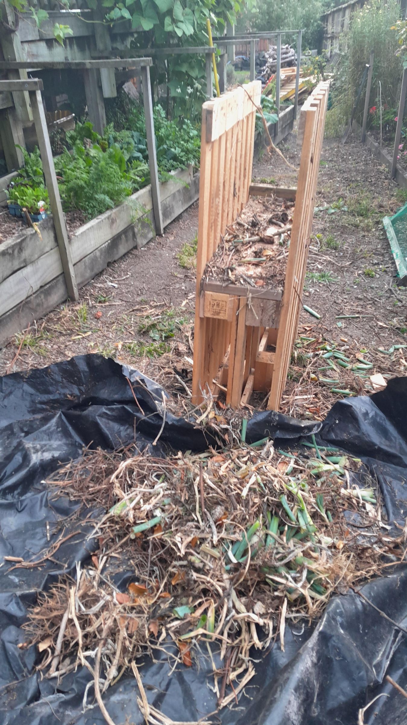 DIY Pallet and Chainsaw Mulching Rack - for Easy Vegetation Shredding ...