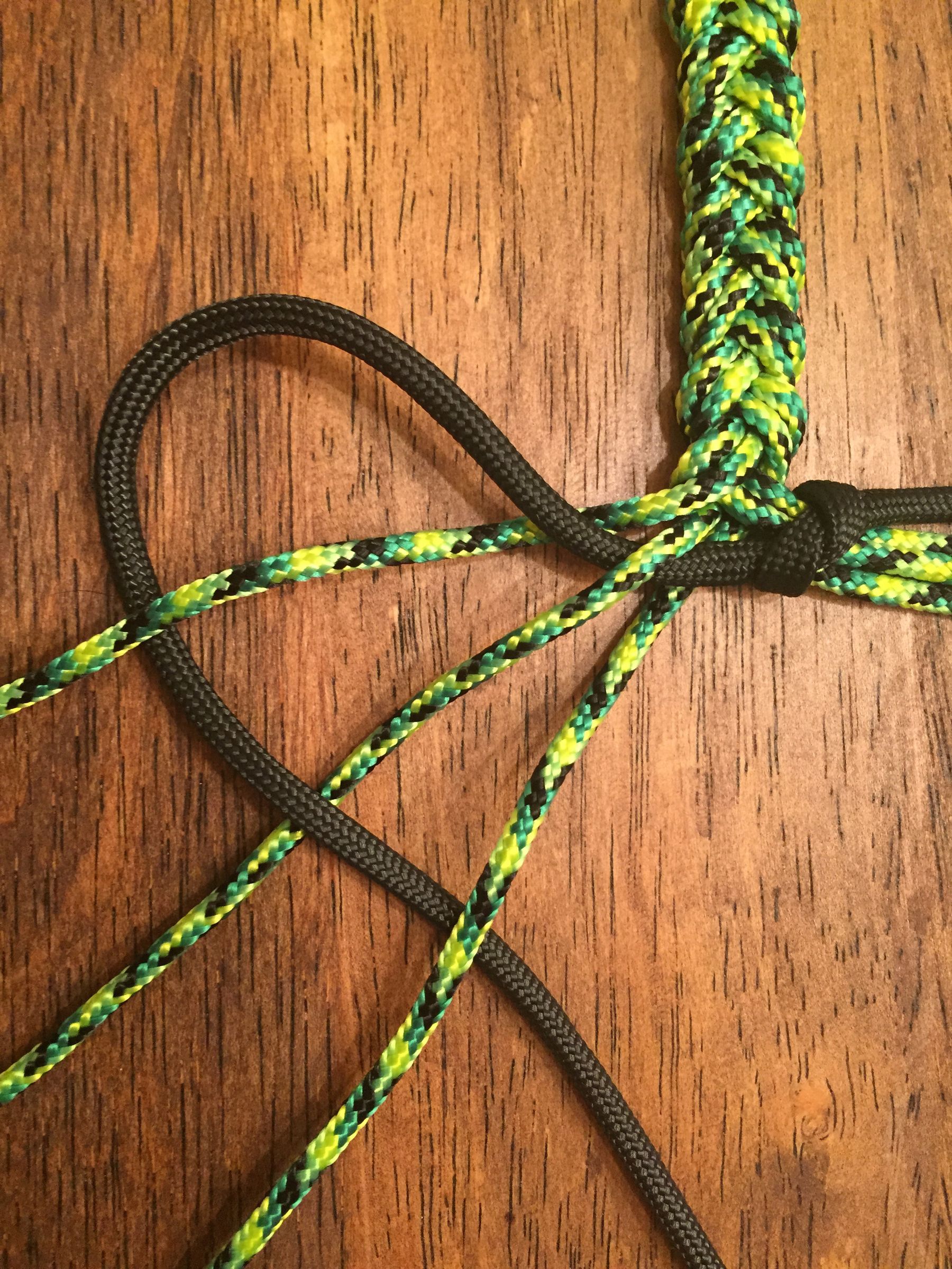 How to Make a Paracord "David's Sling" : 8 Steps (with Pictures ...