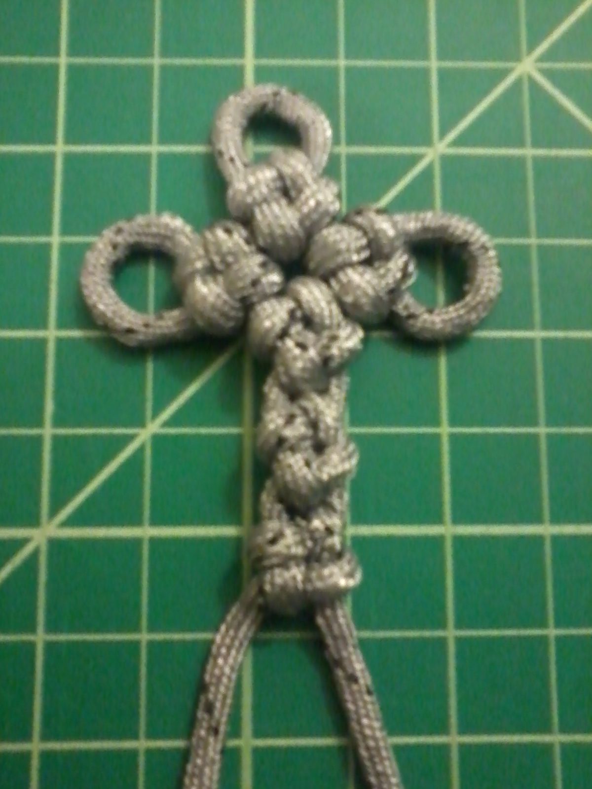 Paracord Cross-Knot Cross : 12 Steps - Instructables