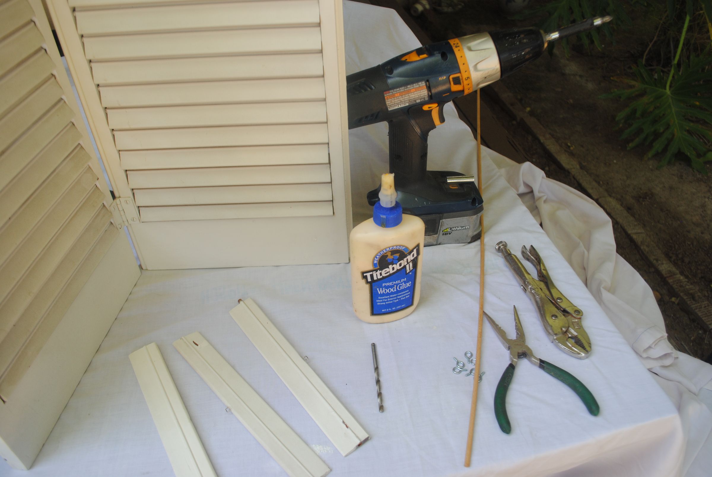 How to Repair Broken Slats on Louvre Shutters : 3 Steps (with Pictures ...