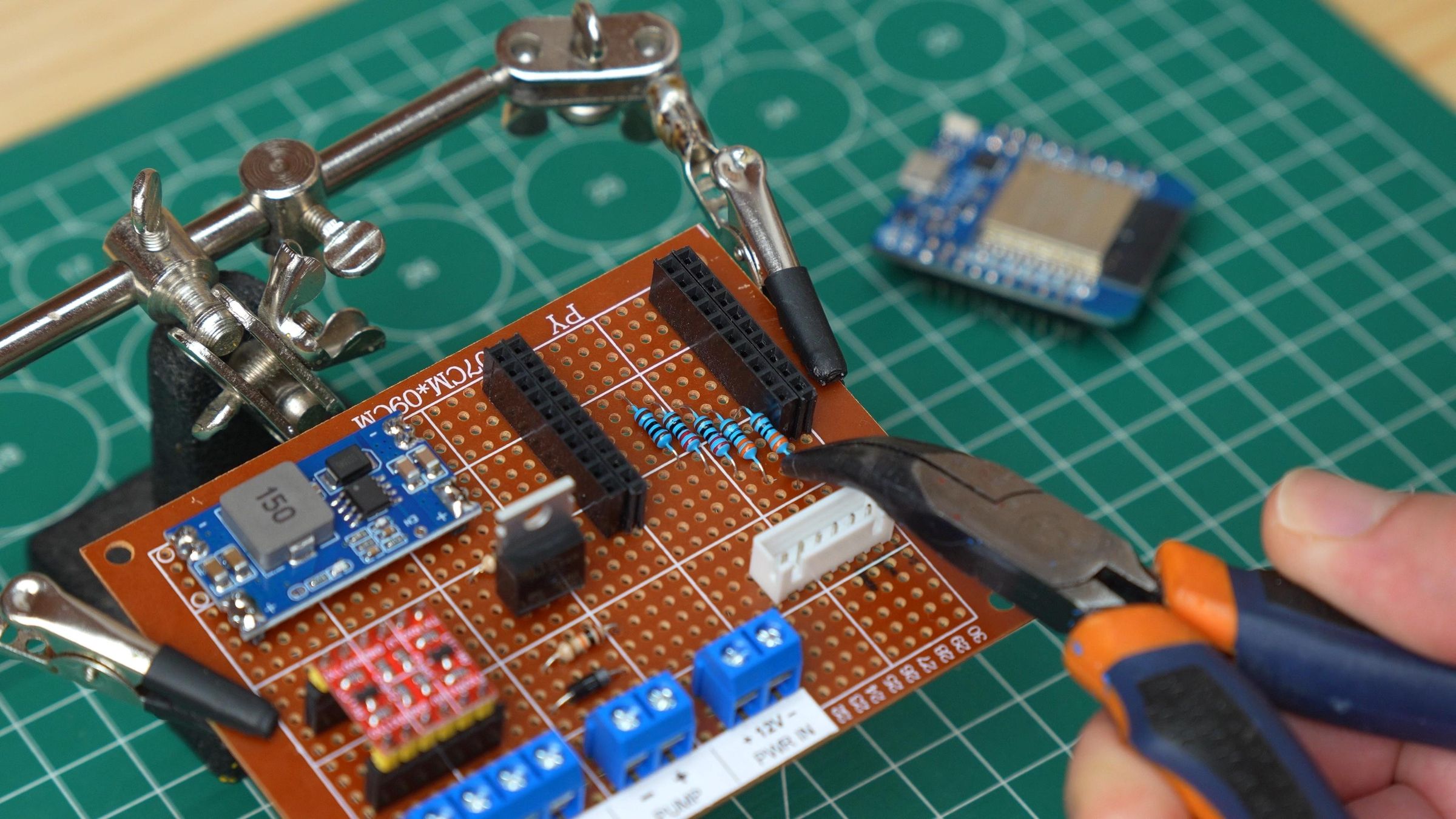 ESP32 Irrigation System With Water Reservoir : 10 Steps (with Pictures ...
