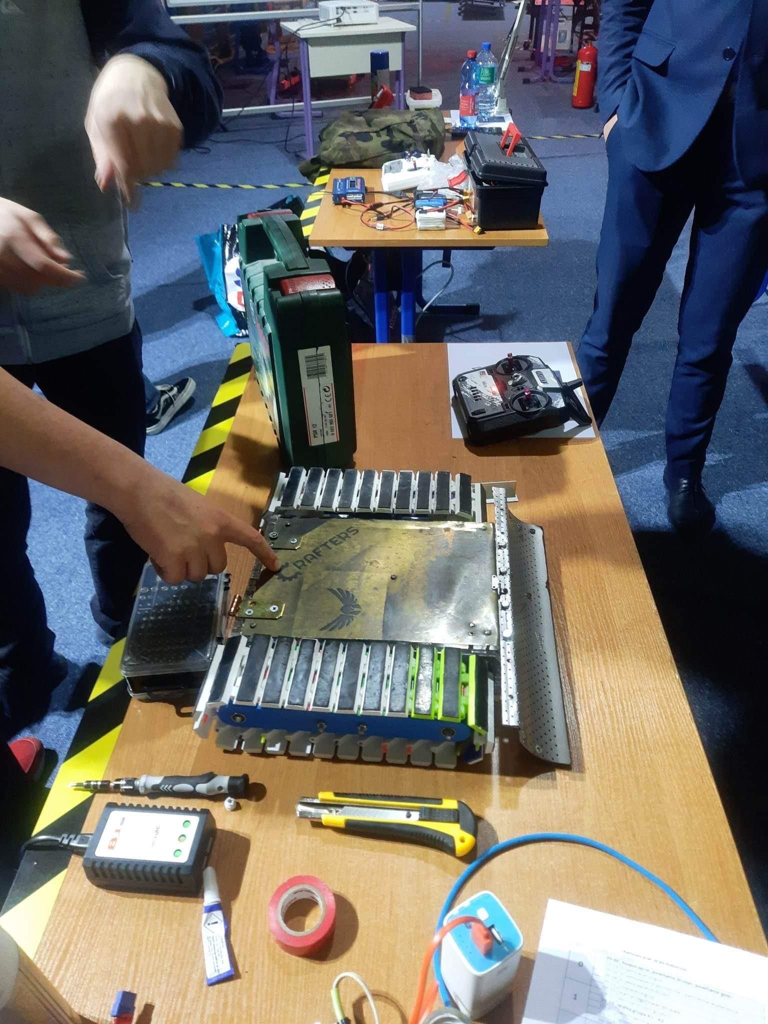 Husarz - a Battlebot Made From Recycled Materials : 14 Steps (with ...