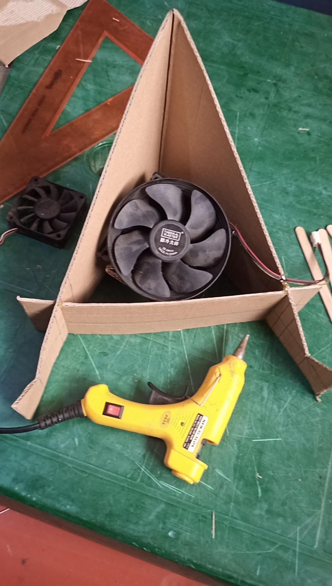 Cardboard Laptop Stand With Cooling Fan : 7 Steps - Instructables
