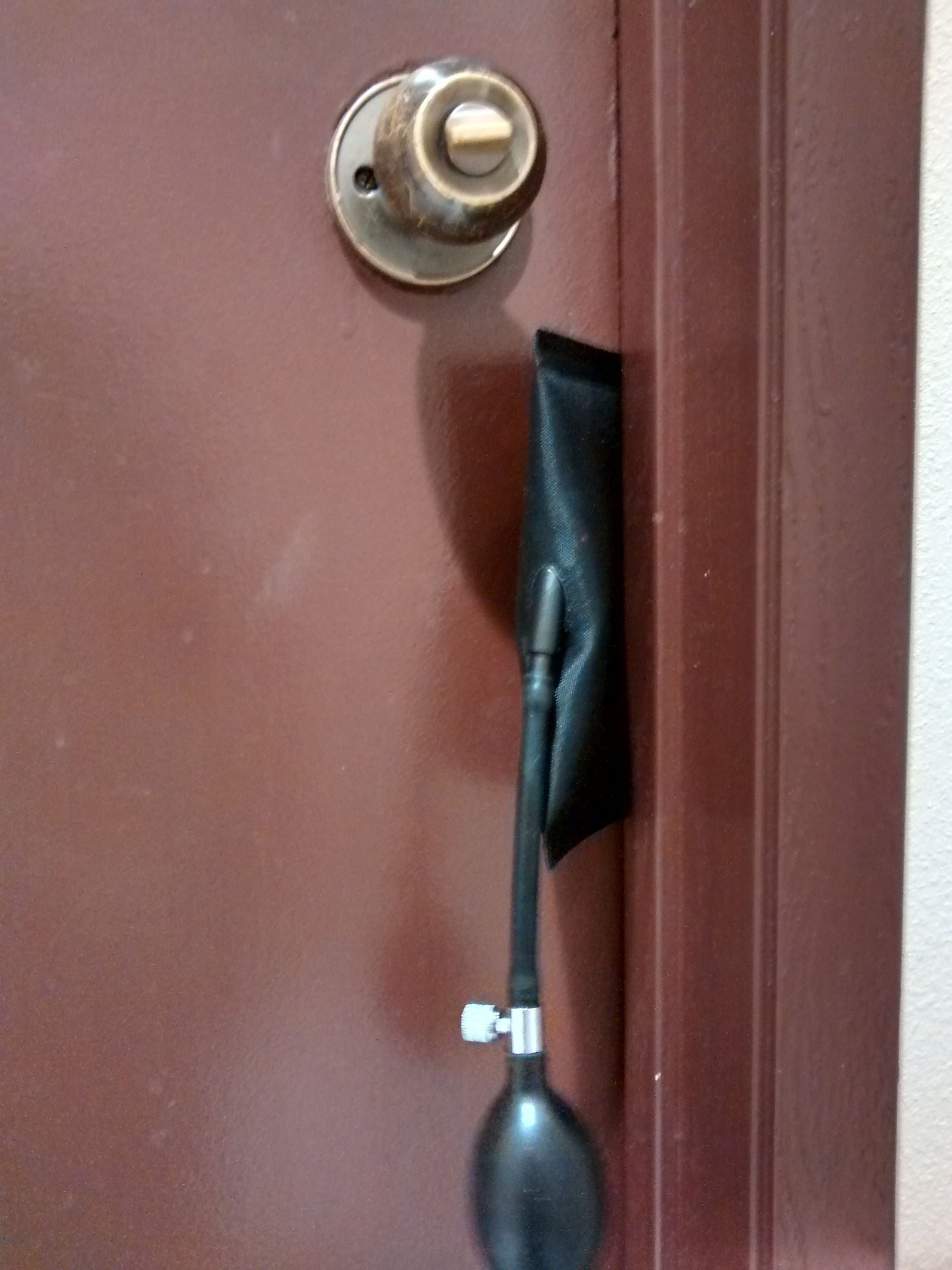 How to Jimmy a Door Open : 4 Steps - Instructables