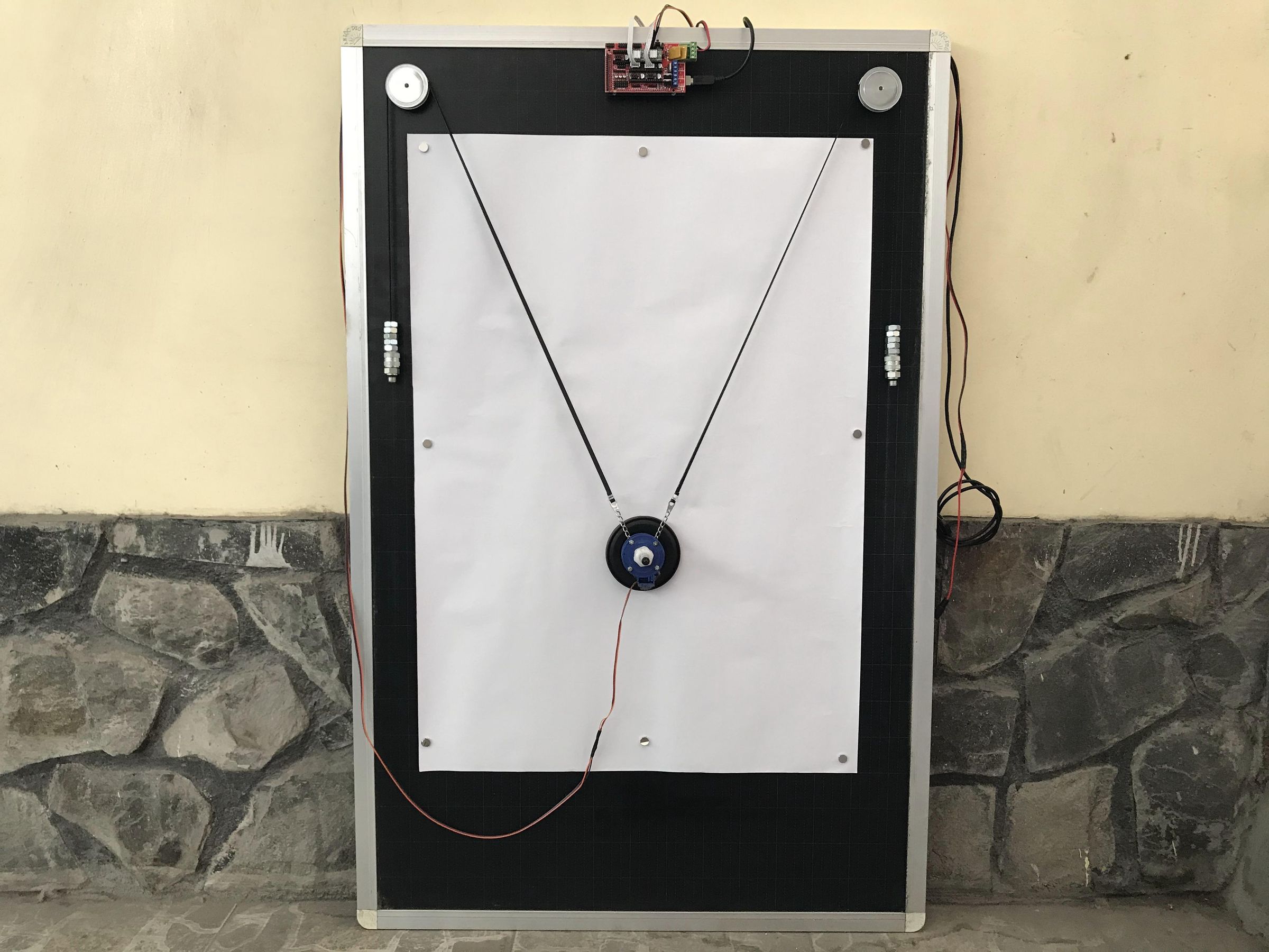 BLACKBOARD V-PLOTTER : 10 Steps (with Pictures) - Instructables