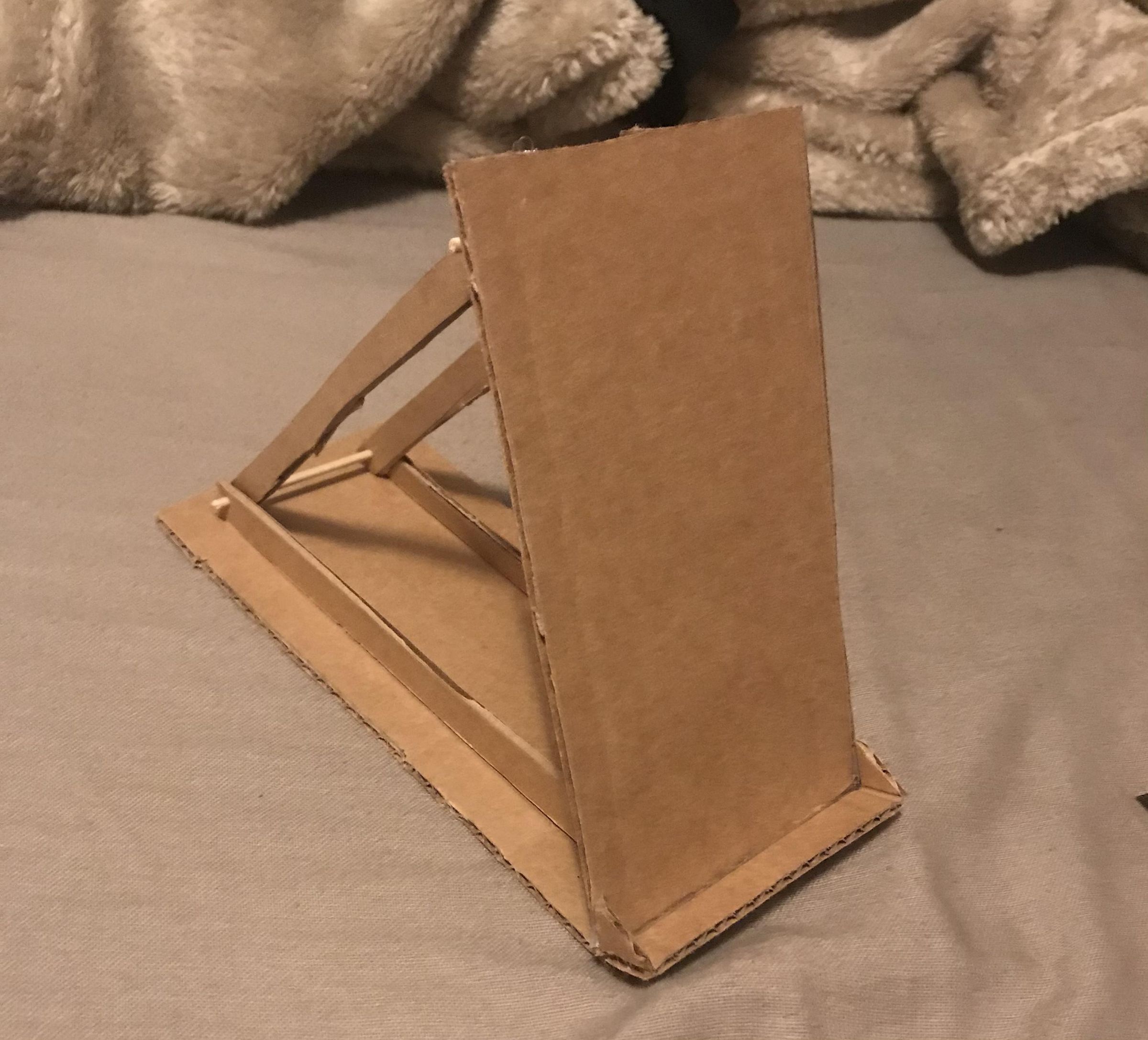 Cheap and Effective: Cardboard Phone Stand : 5 Steps - Instructables