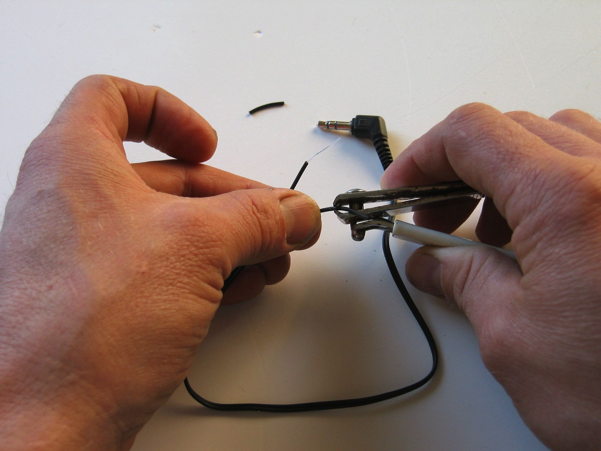 Mini Audio Connector Hasty Replacement Repair : 11 Steps - Instructables