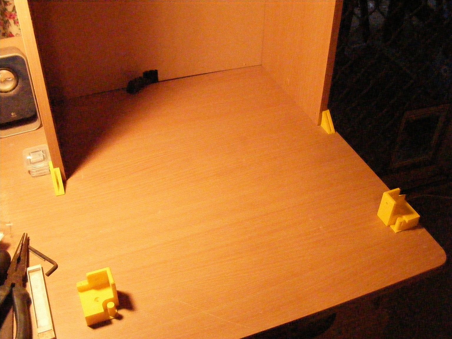 Display Case for a Desk : 6 Steps (with Pictures) - Instructables
