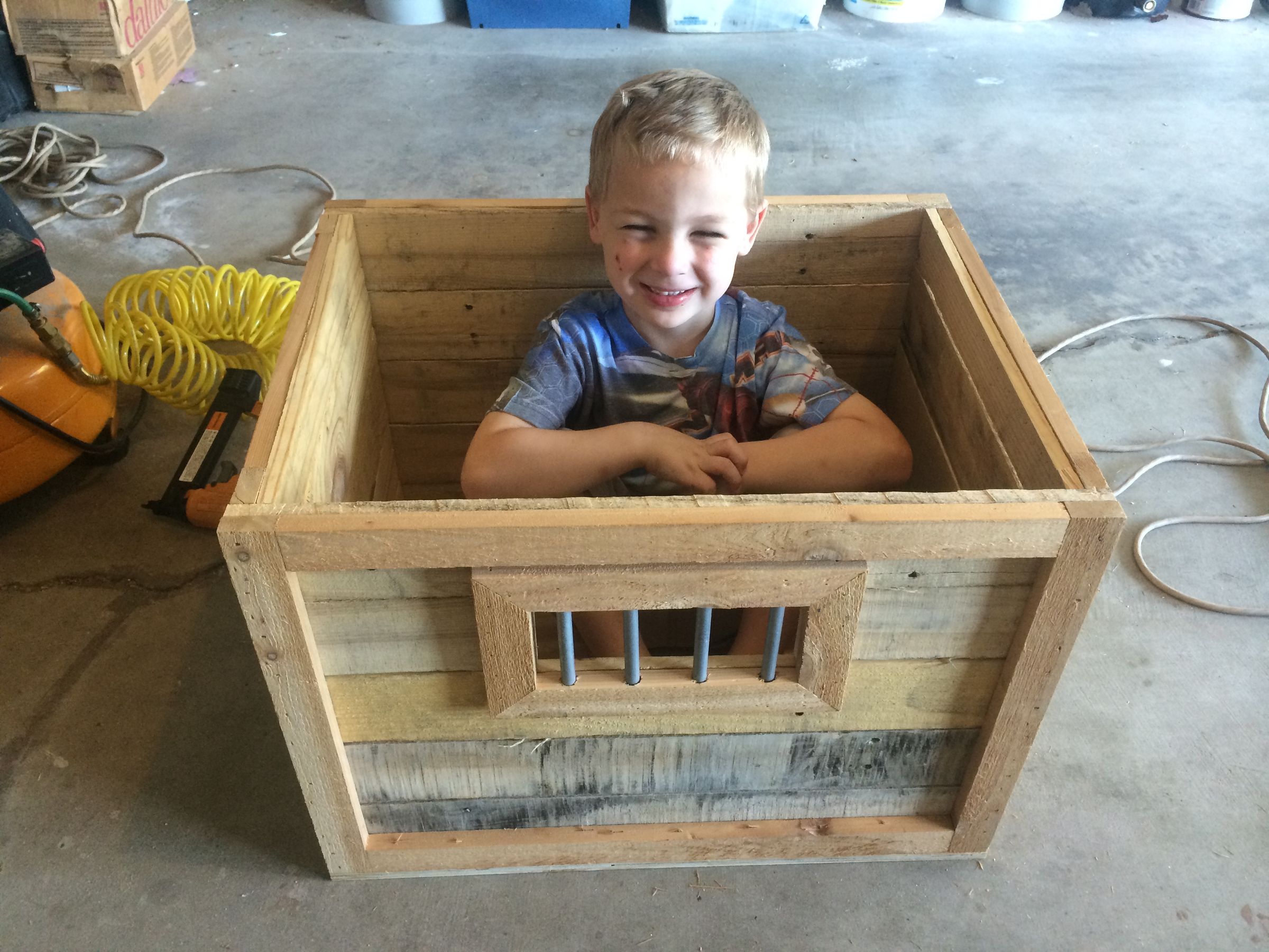 Monster-In-A-Box Halloween Prop (Part 1, the Box) or Just a Good Pallet ...