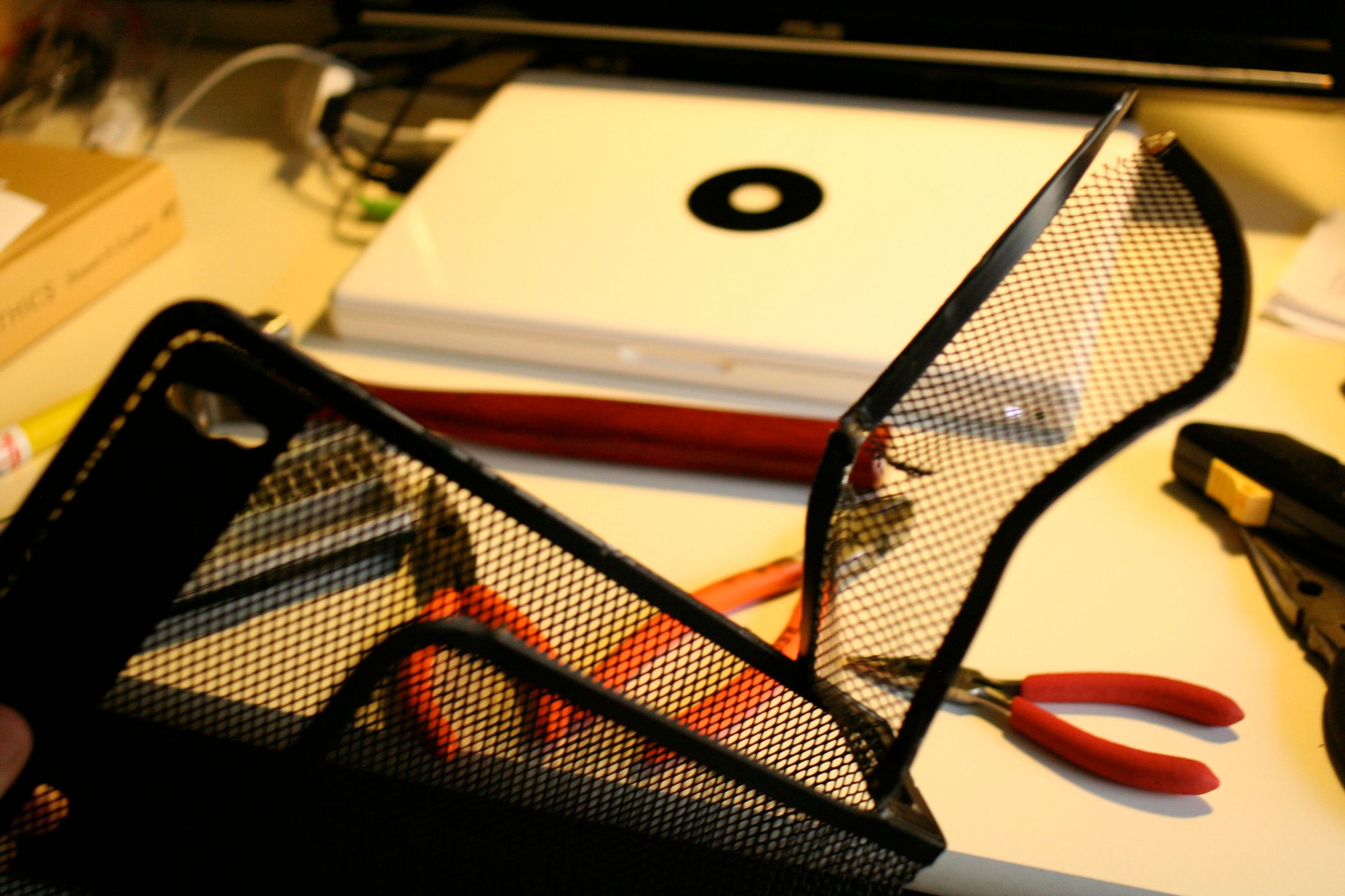 MacBook/iMac Rack Hack : 4 Steps - Instructables