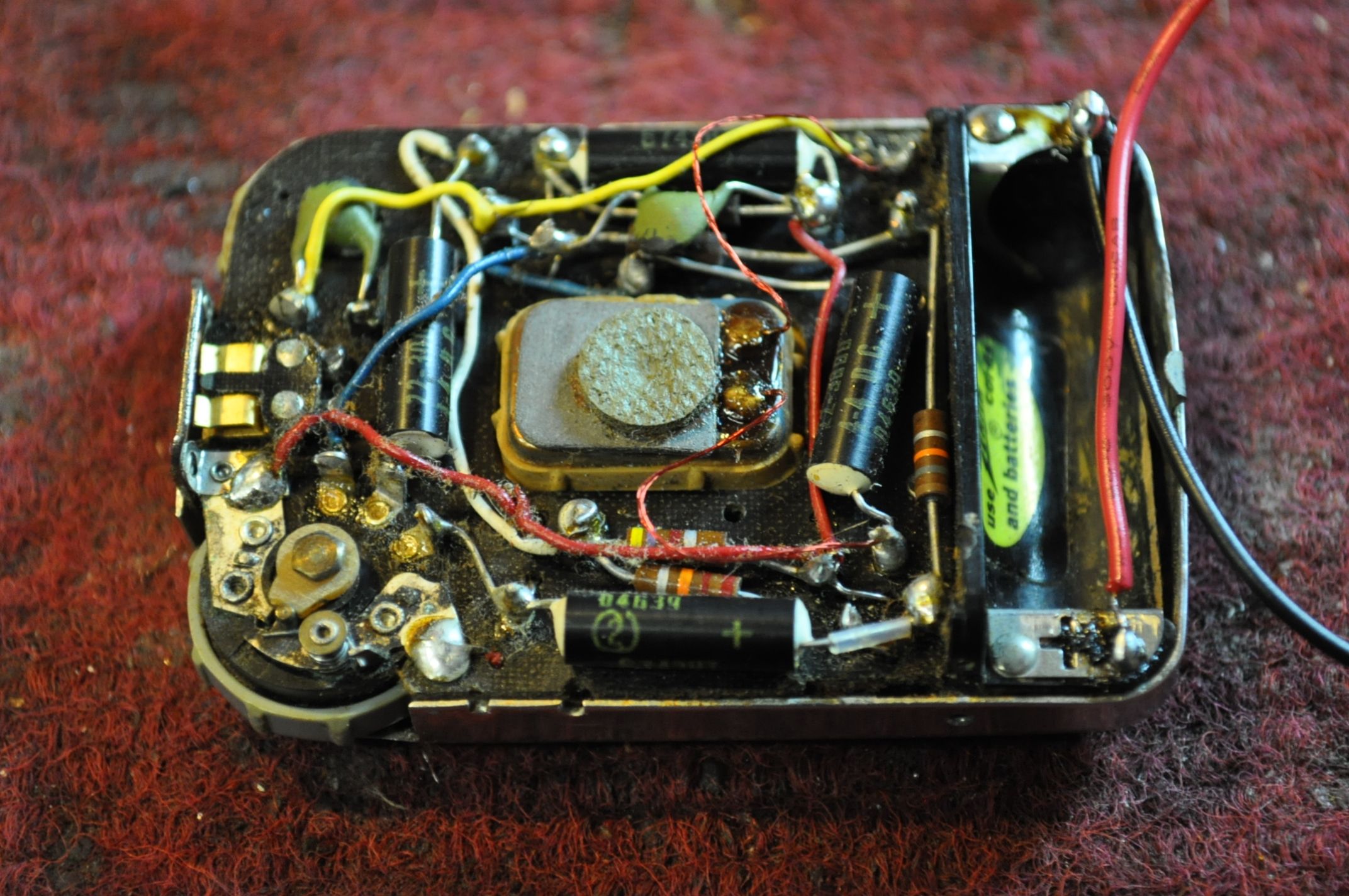 Turn a Vintage Transistor Hearing Aid Into an Amplified Microphone for ...