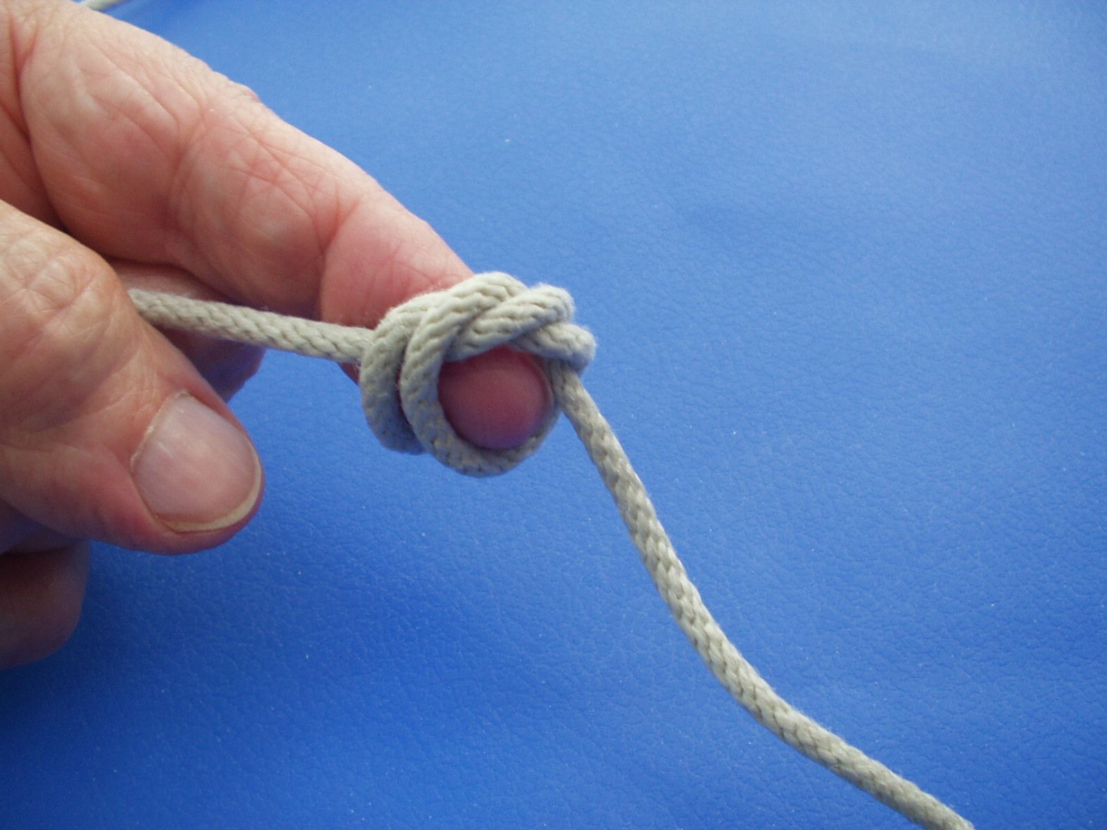 ABOK 551 - Trick Double Overhand Stopper Knot : 6 Steps - Instructables