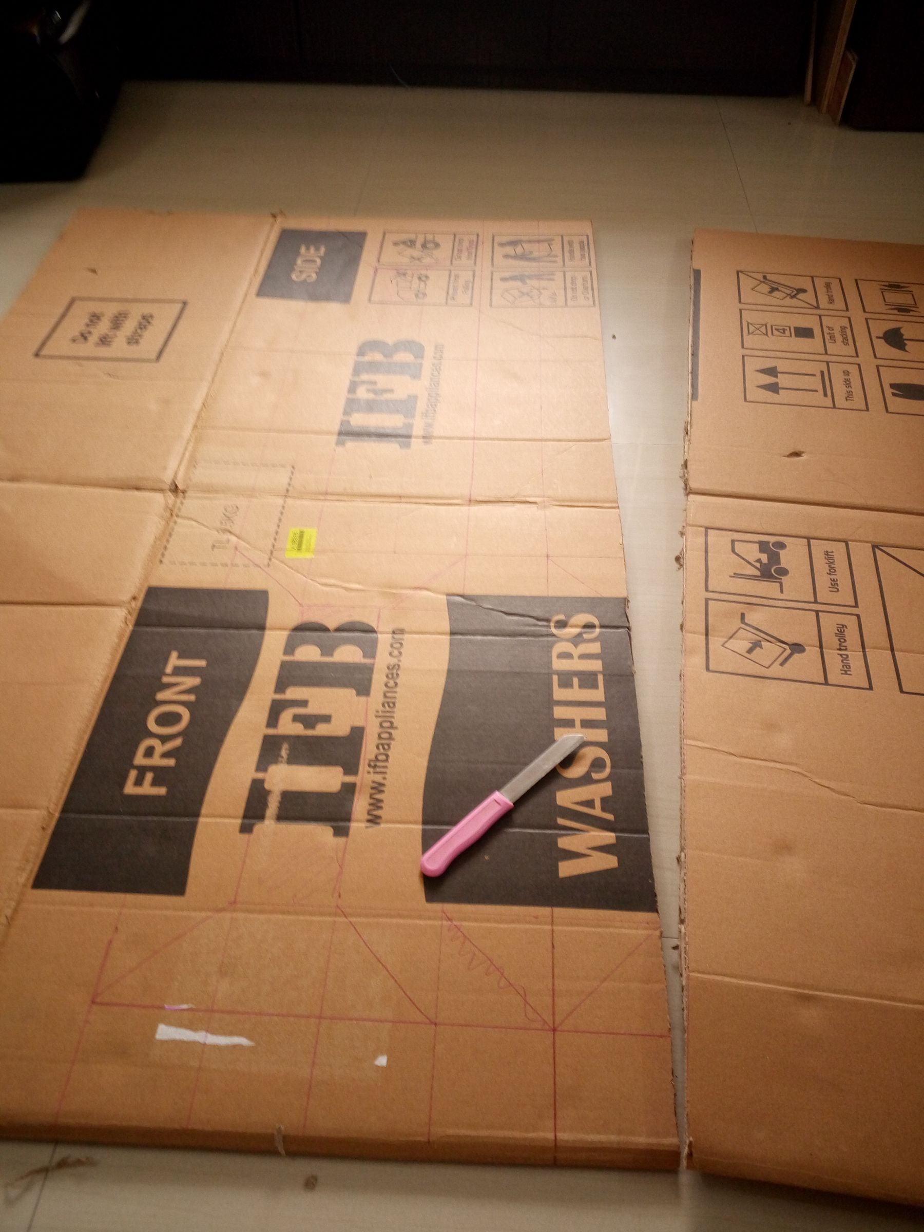 Cardboard Side Table : 4 Steps (with Pictures) - Instructables