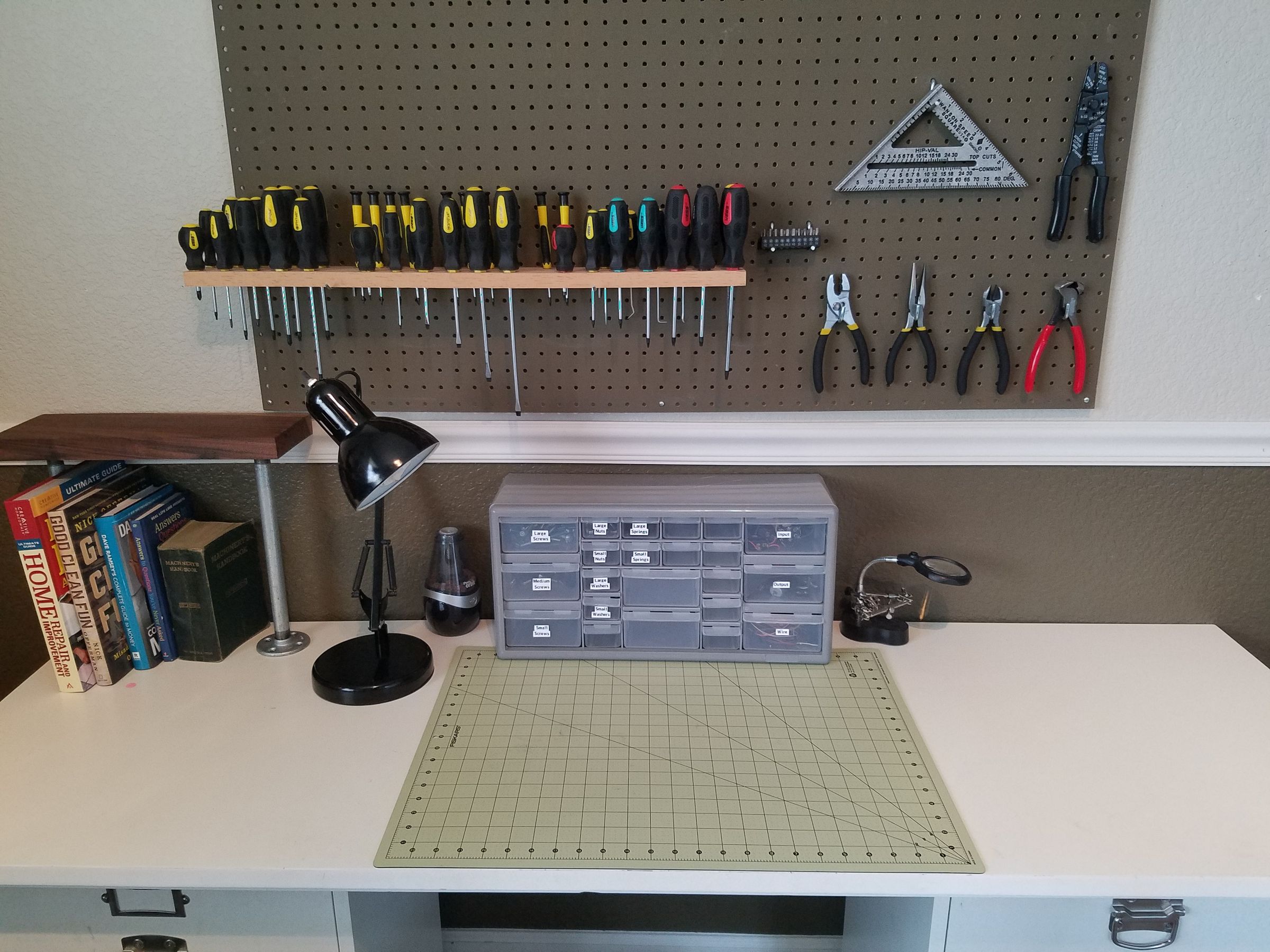 Organized Desk : 4 Steps - Instructables