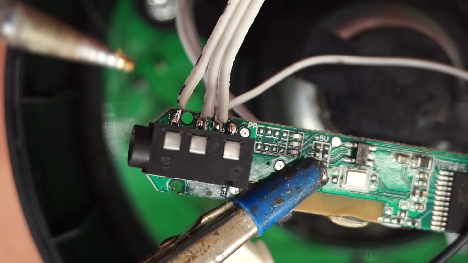 Turn Any Speaker Into a Bluetooth Speaker : 4 Steps - Instructables