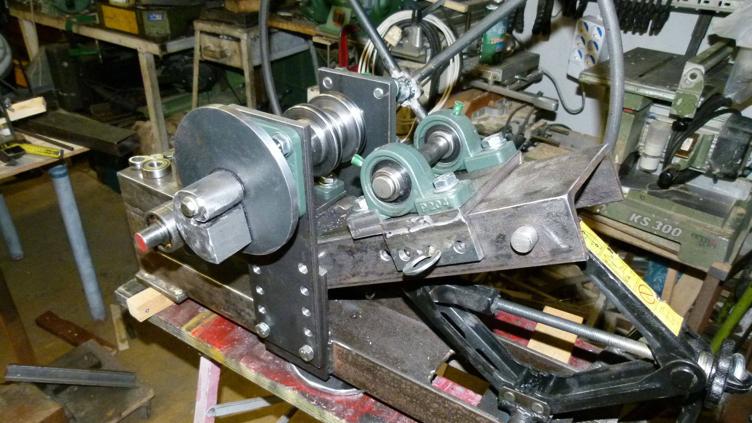 DIY - Metal Roller Bender : 6 Steps (with Pictures) - Instructables