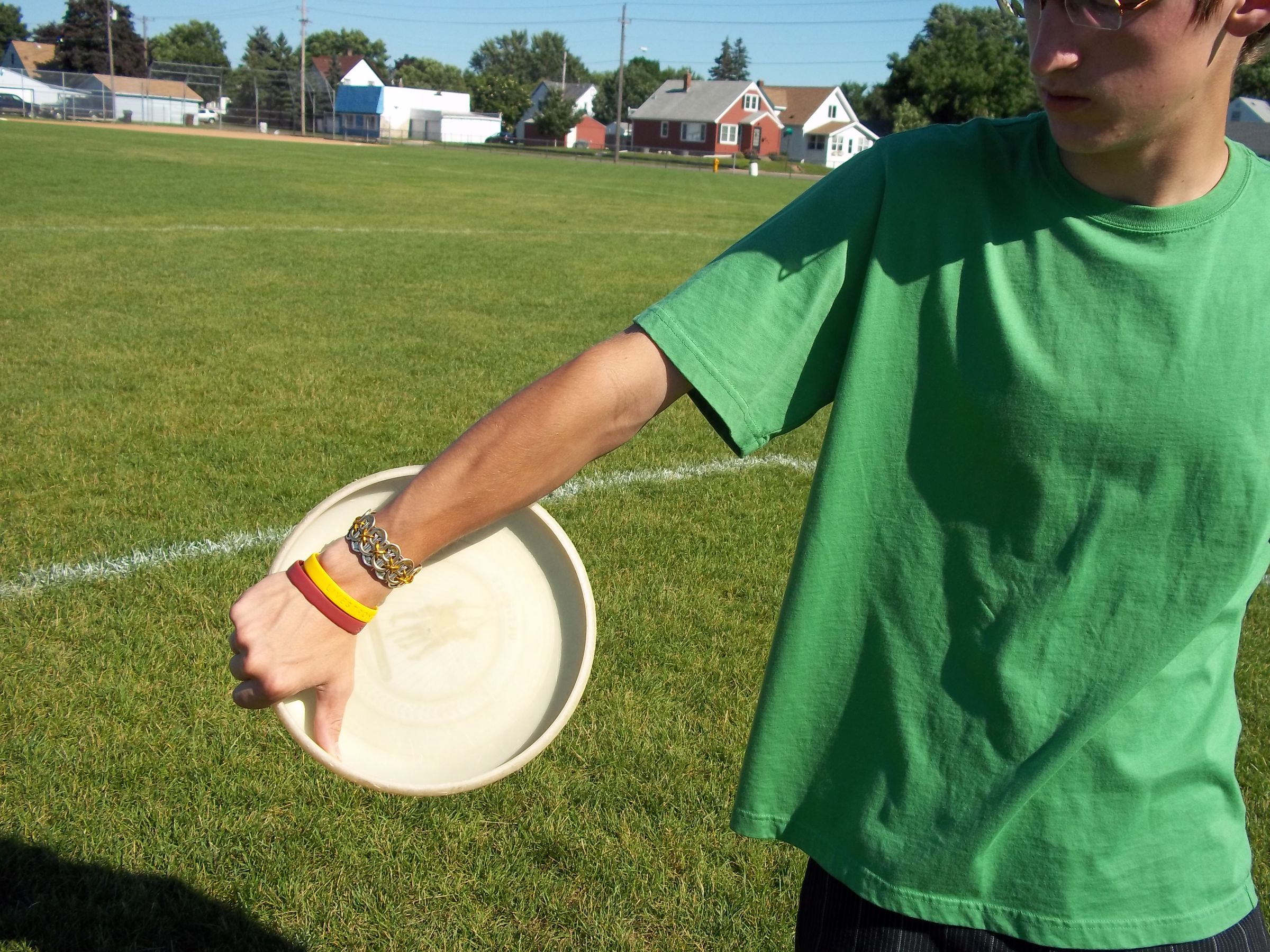 Funky McGroovy Frizbee Throwing Guide : 9 Steps (with Pictures ...