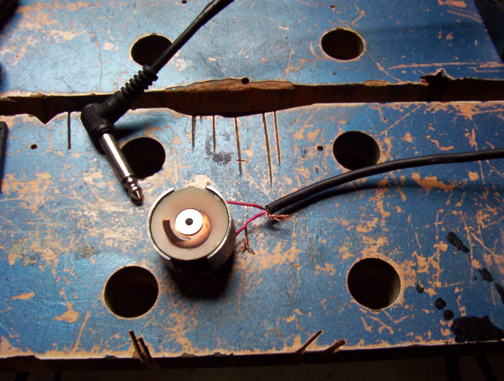 Cheap and Easy Guitar Pickups : 9 Steps - Instructables