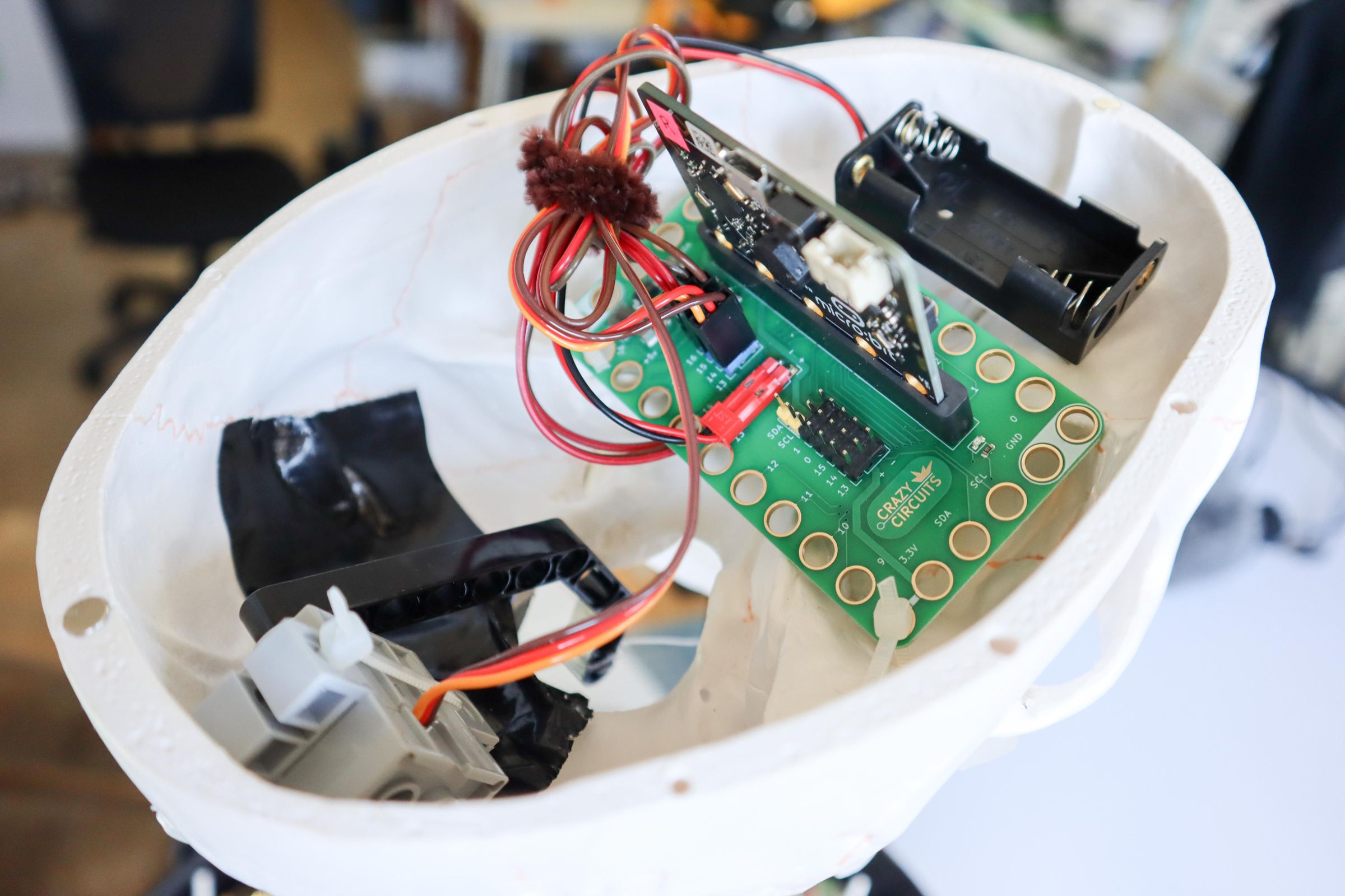 Easy Talking Skull With Micro:bit - Remote Control Animatronic Skull ...