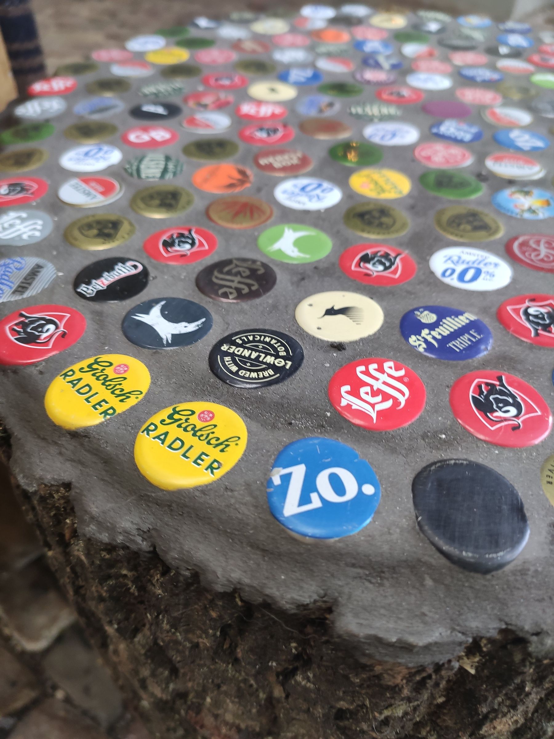 Bottle Cap Tree Trunk Table : 4 Steps (with Pictures) - Instructables