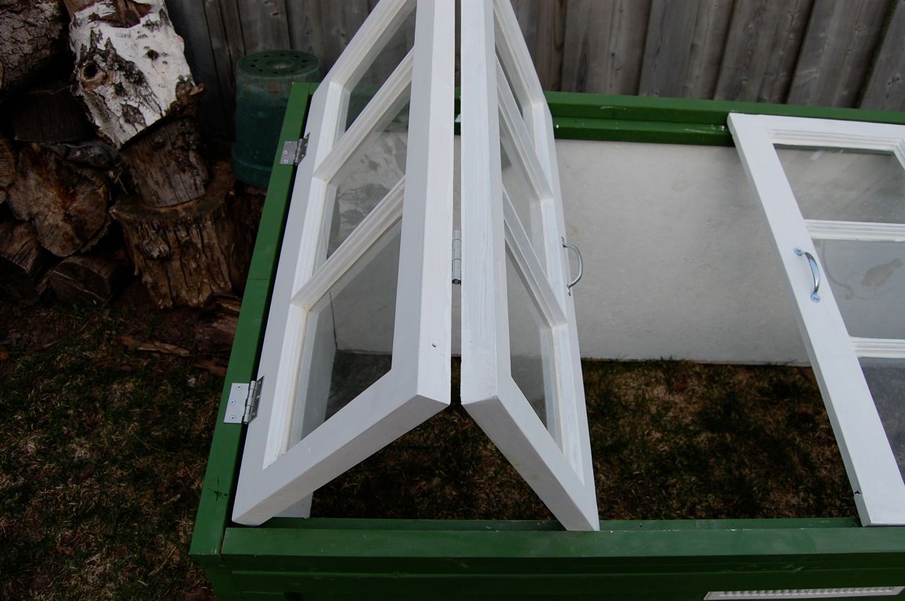 Build a Cold Frame Using Old Windows : 12 Steps (with Pictures ...