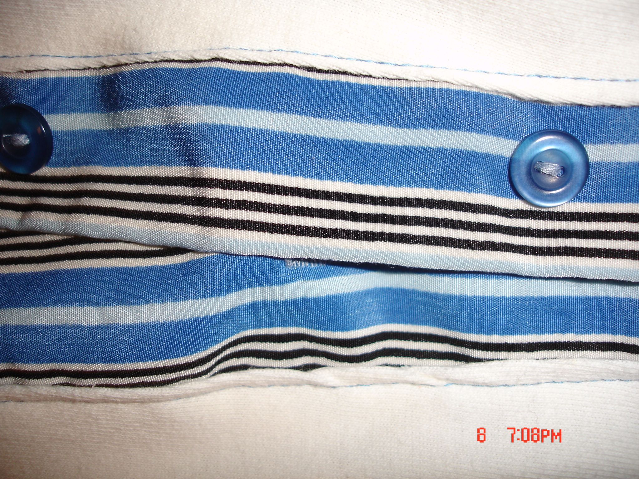 T-Shirt Into a Button-Up : 4 Steps - Instructables
