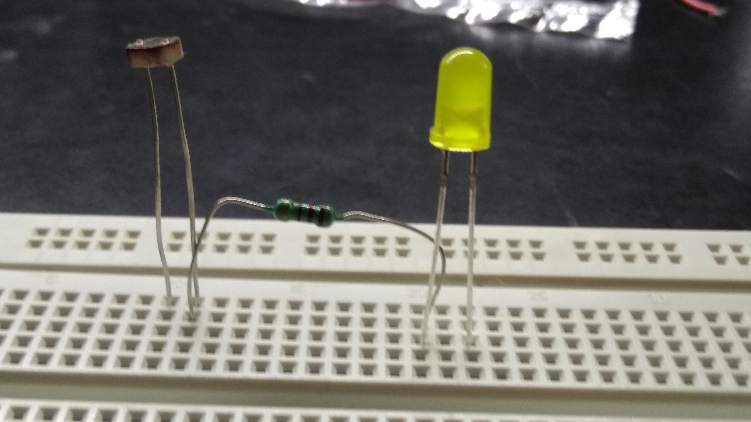 SIMPLE LIGHT DETECTOR : 5 Steps - Instructables
