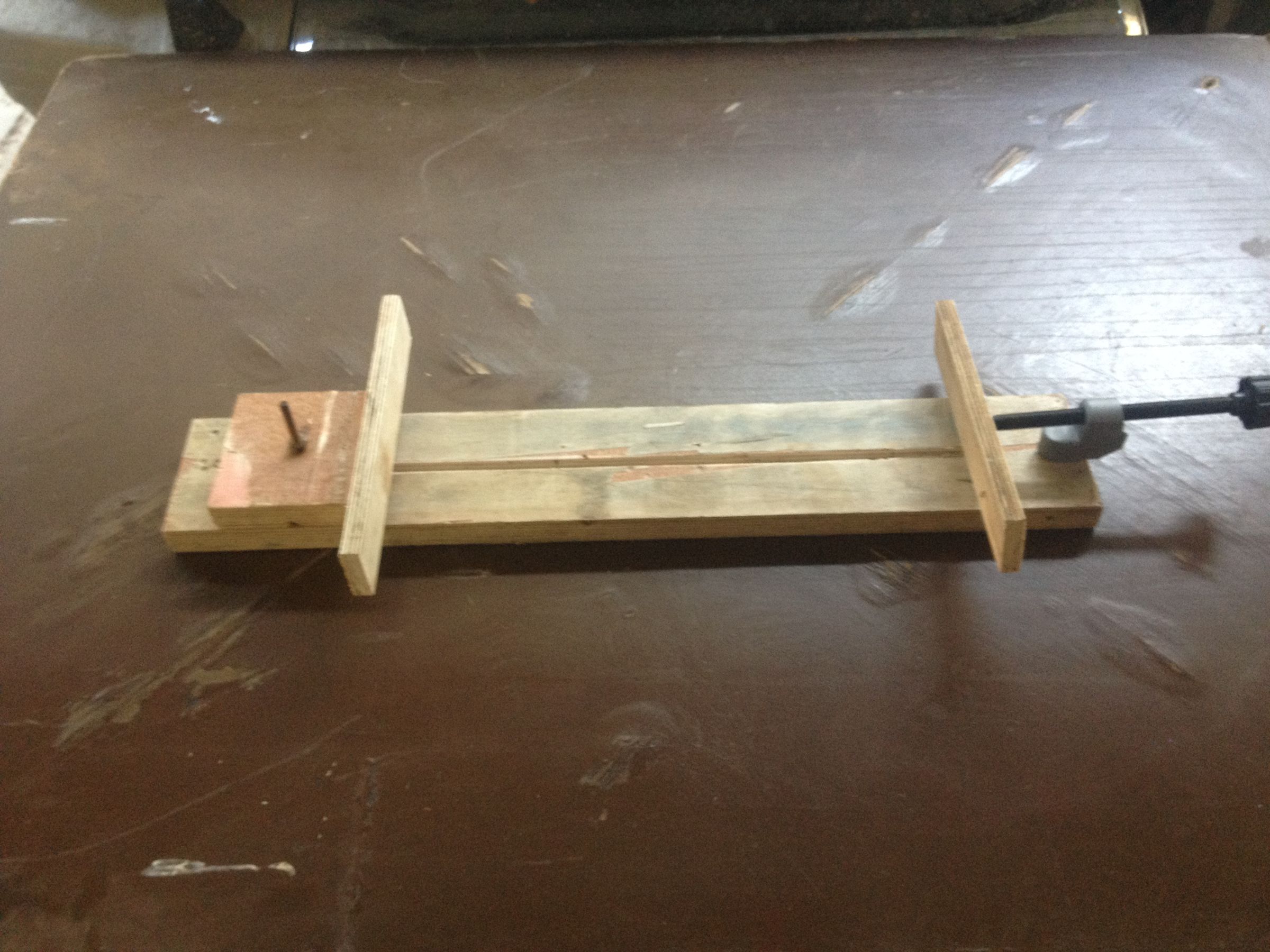 A (Very Crude) PCB Vise : 5 Steps (with Pictures) - Instructables