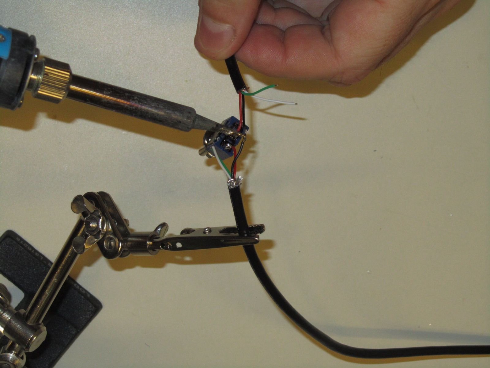 On/Off Switch for a USB-Powered Device : 4 Steps - Instructables