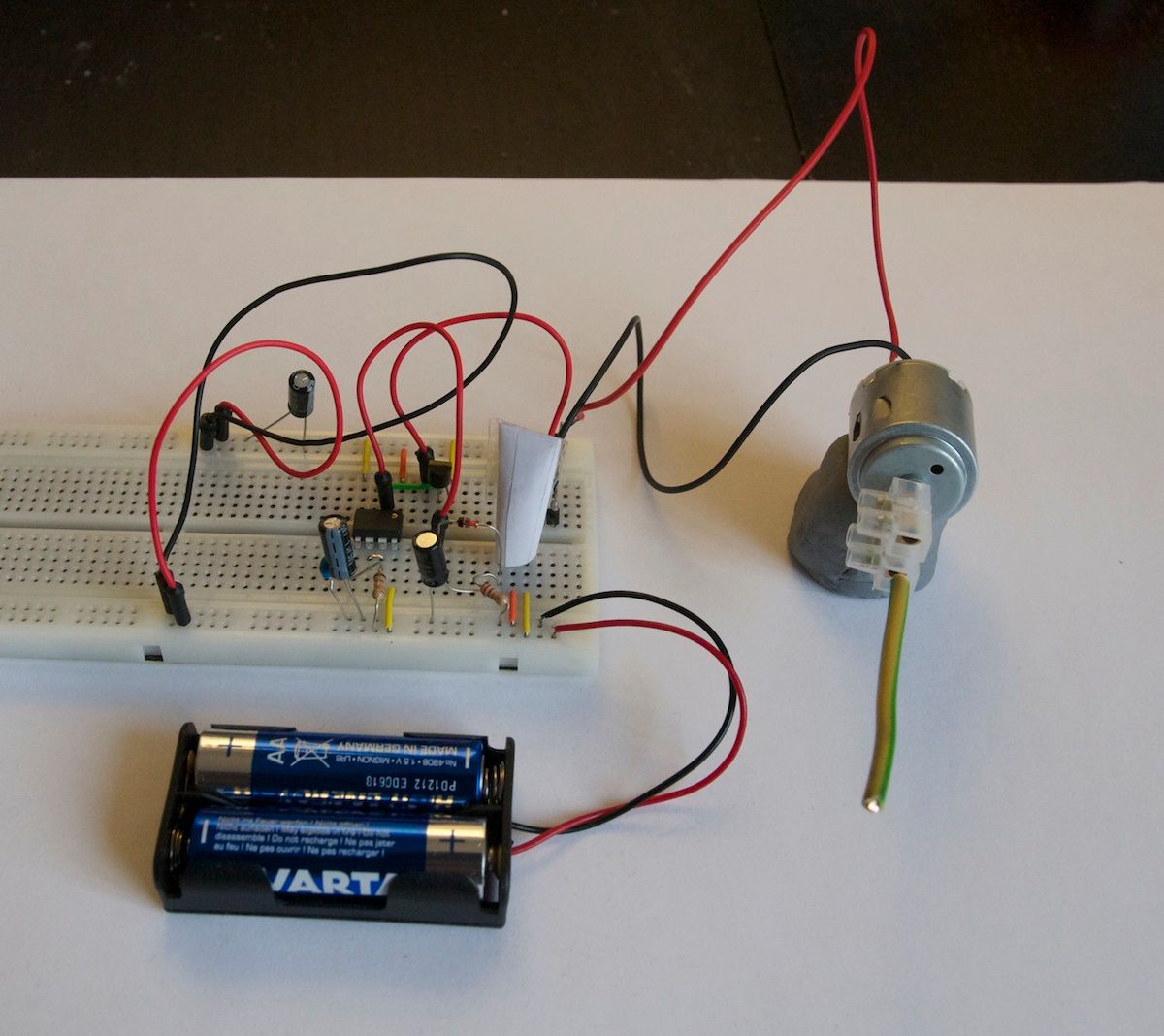 RC Circuit for a Bibberbeest / Vibrobot : 6 Steps (with Pictures) - Instructables