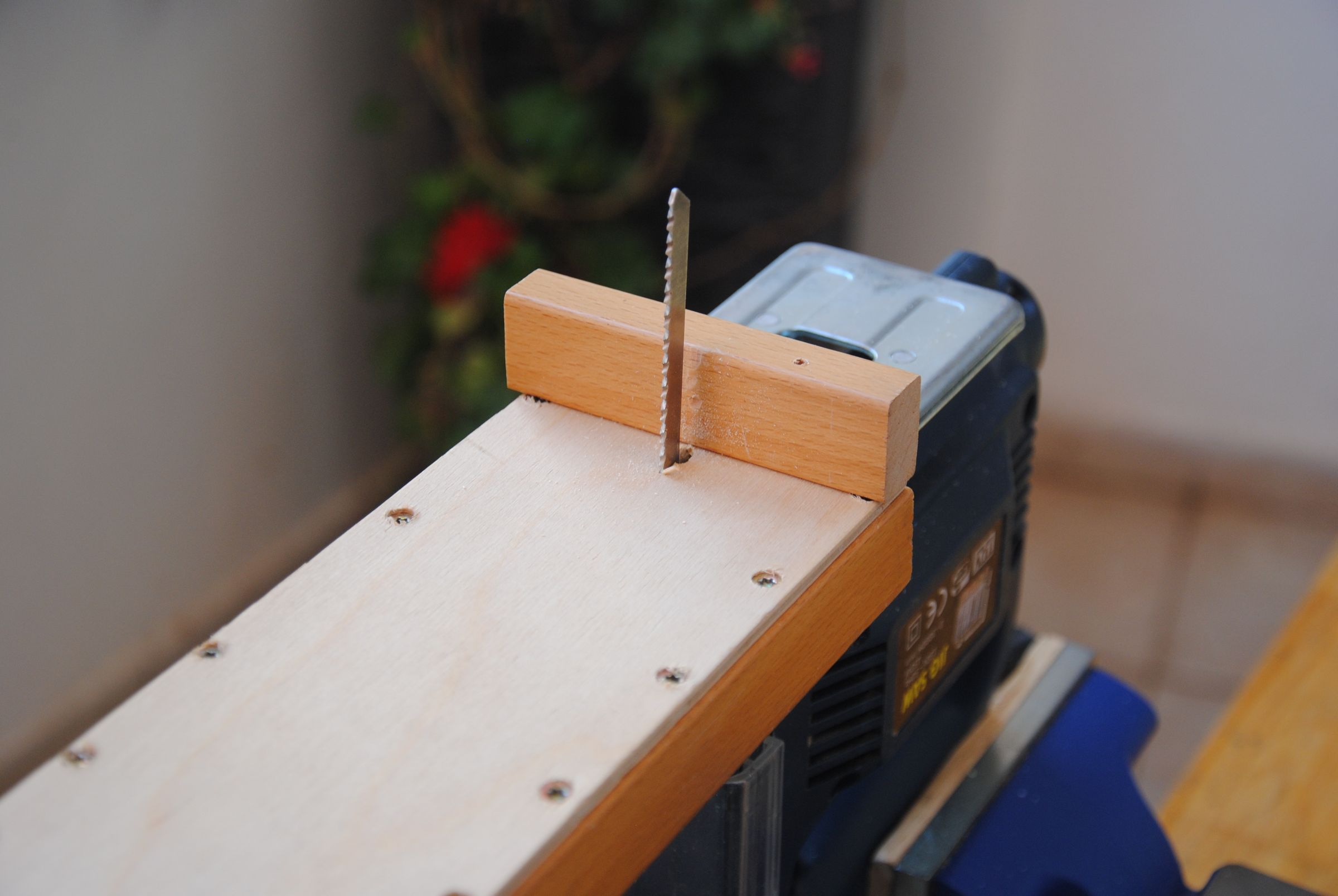 DIY Jigsaw Crosscut Sled - Perfect Jigsaw Cuts Every Single Time! : 8 ...