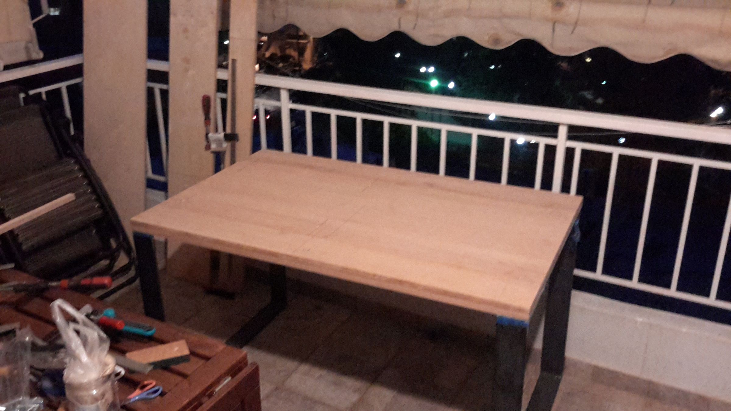 Folding Table Top on Metal Base : 4 Steps (with Pictures) - Instructables