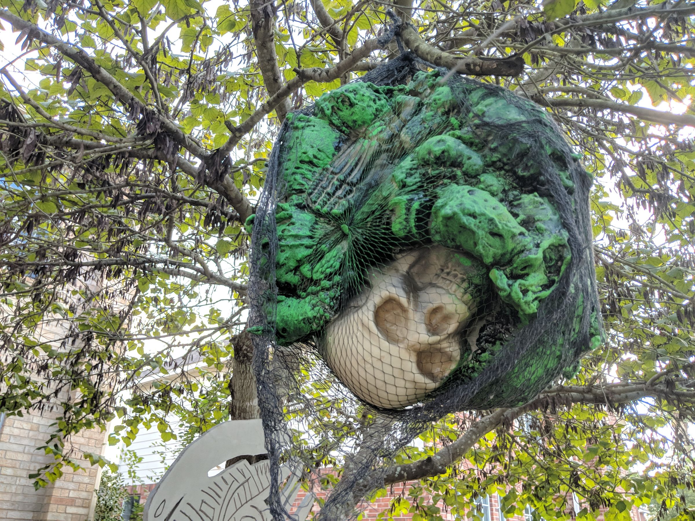 DIY Halloween/Fallout Gore Bags and Skulls on a Pike Decor : 3 Steps ...