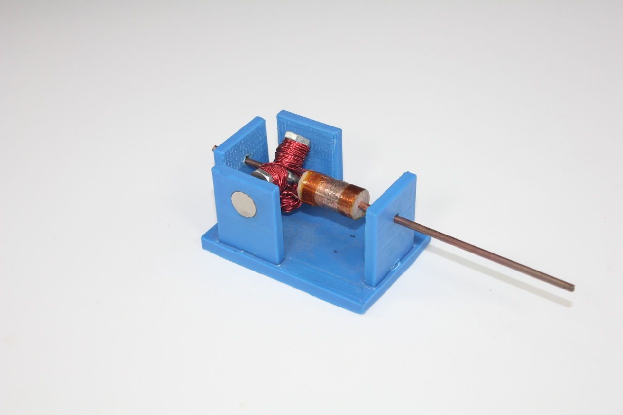 HomeMade DC Electric Motor and D Cell Battery Holder : 5 Steps ...