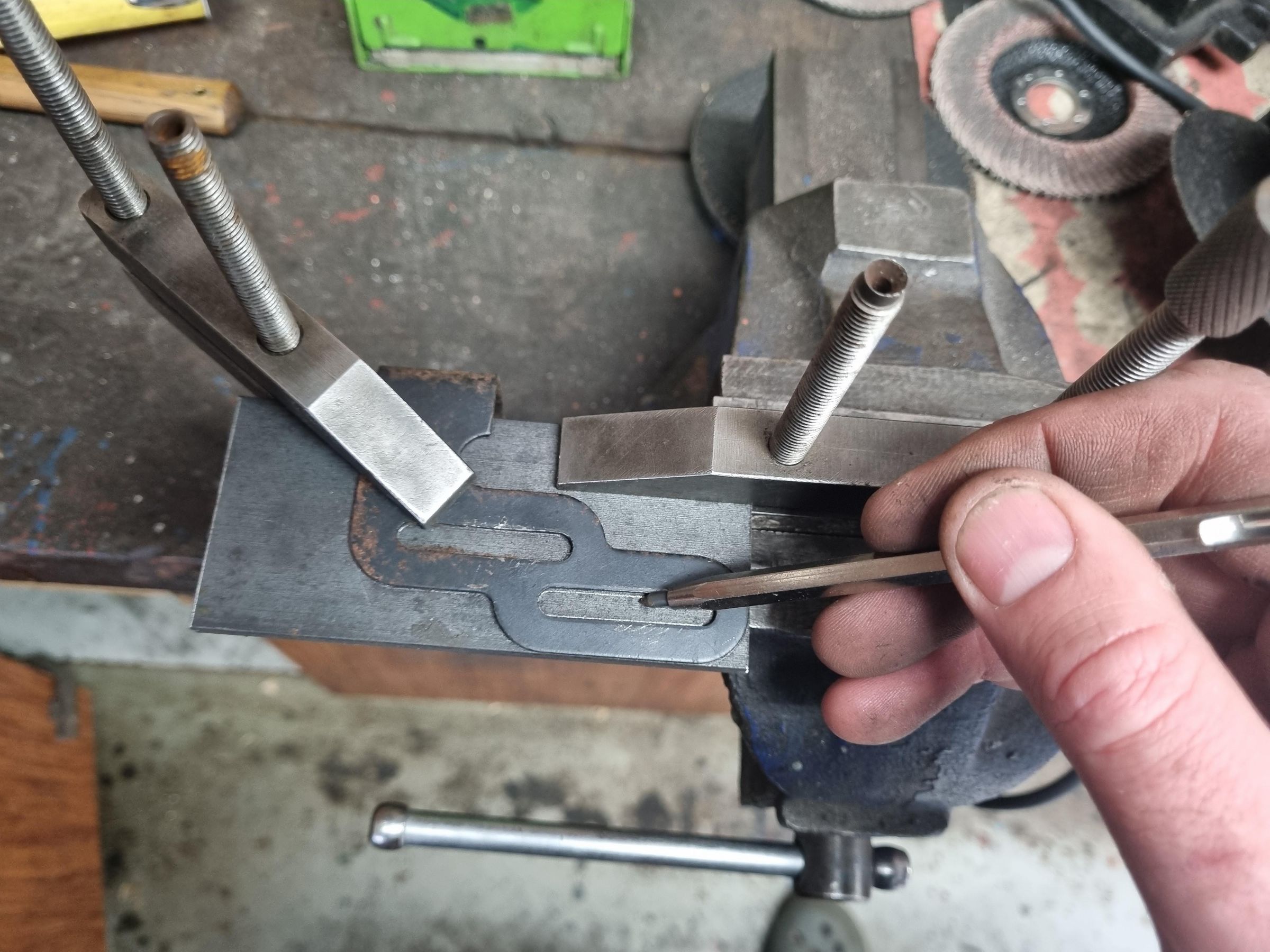 Scrap Metal Grinder Tool Rest : 7 Steps (with Pictures) - Instructables