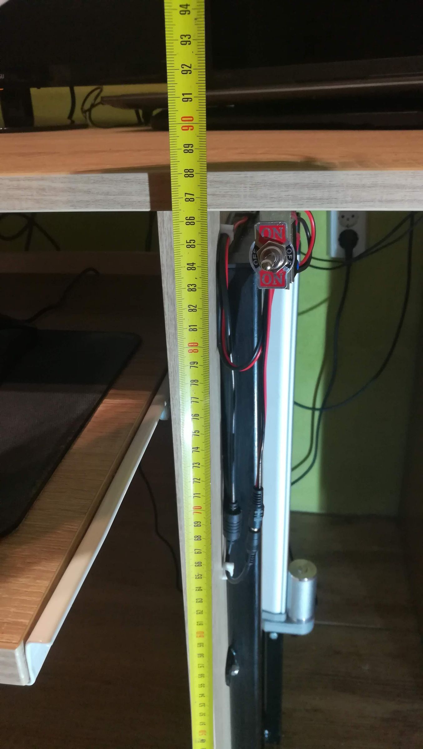 DIY Height Adjustable Standing Desks : 4 Steps (with Pictures ...