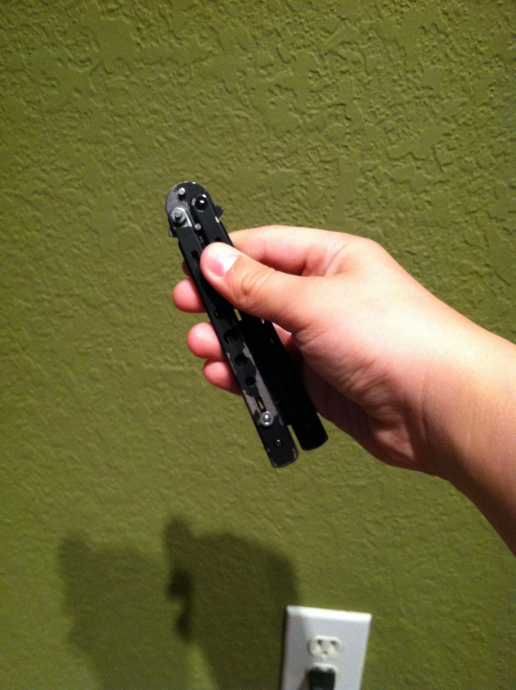 How to Use a Balisong Knife (simple Open and Close) : 9 Steps ...