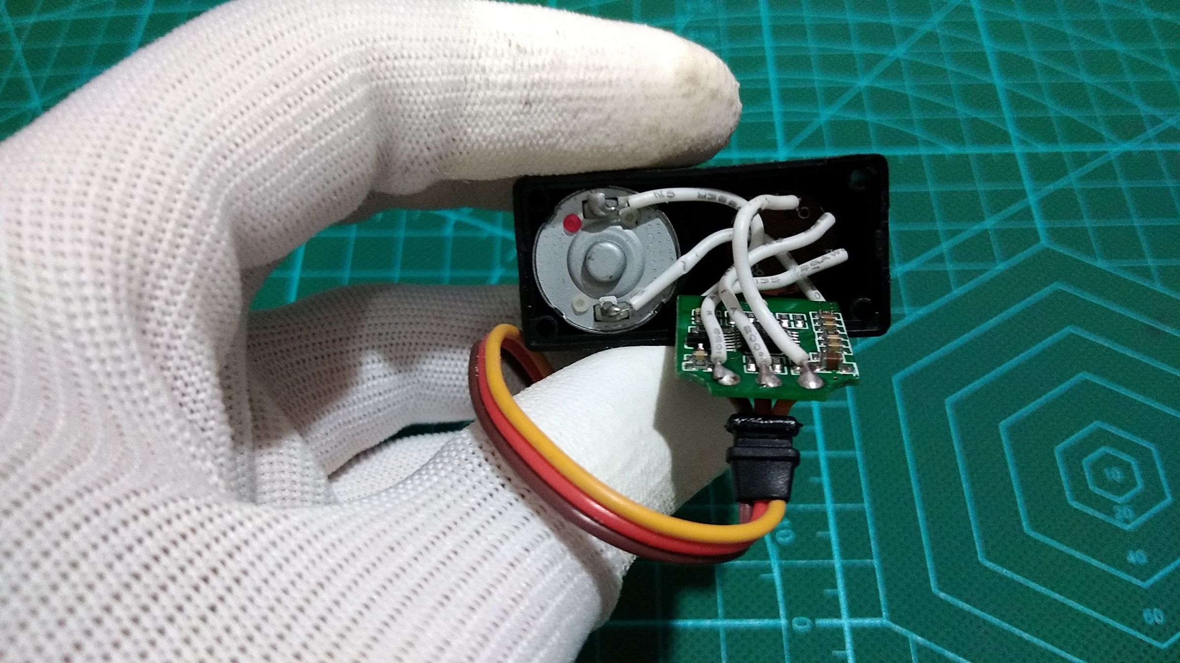 How to Control Servo Motor Arduino Tutorial : 4 Steps - Instructables