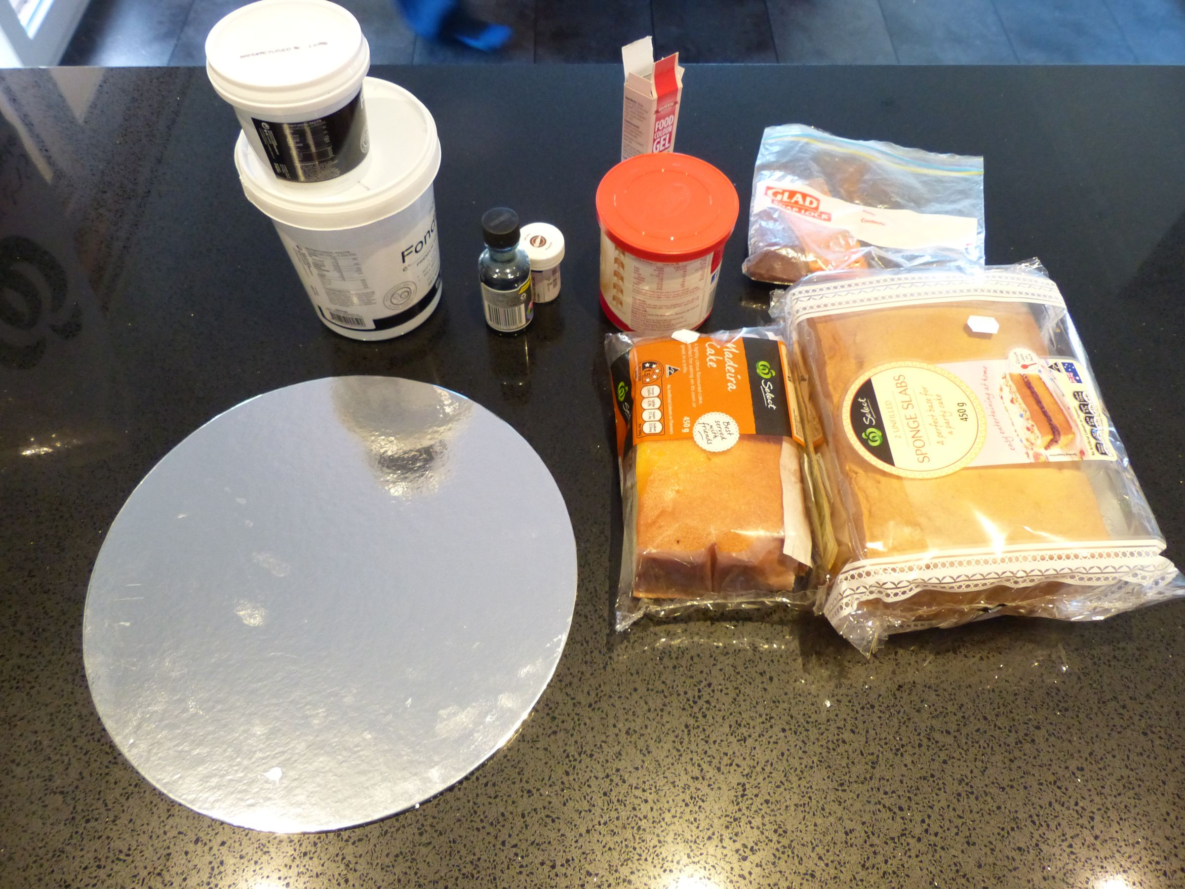 Jason Vorhees (Friday the 13th Hockey Mask) Cake : 7 Steps (with ...