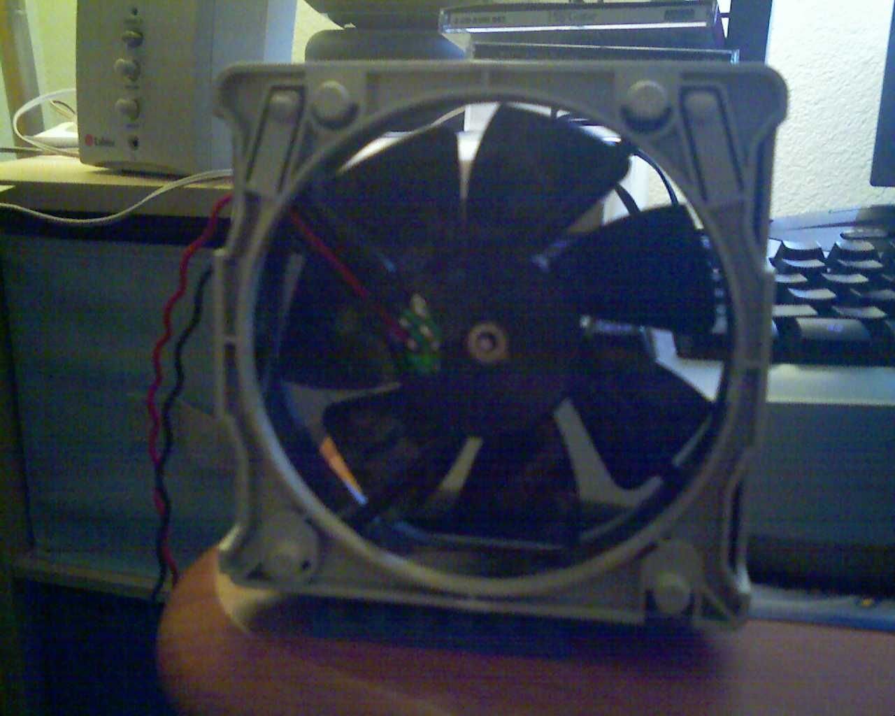 USB Fan Out of Old Computer Fan - Instructables