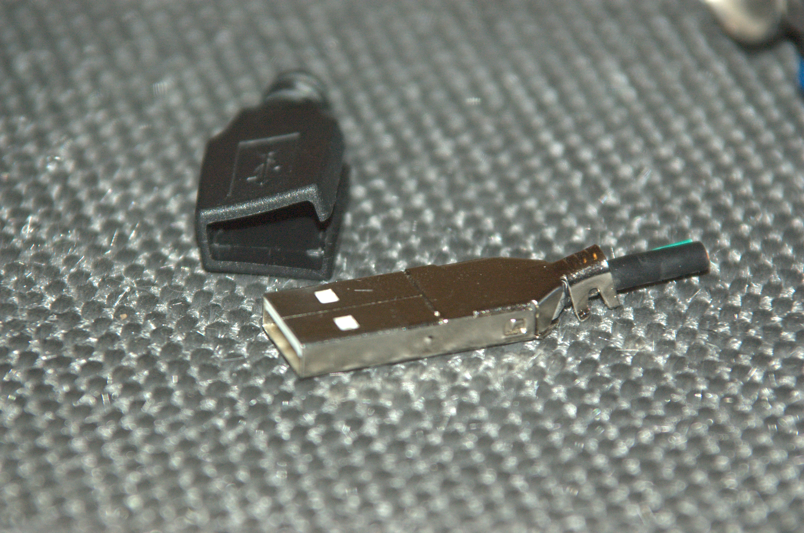 How to Repair a Moulded USB Plug : 4 Steps - Instructables