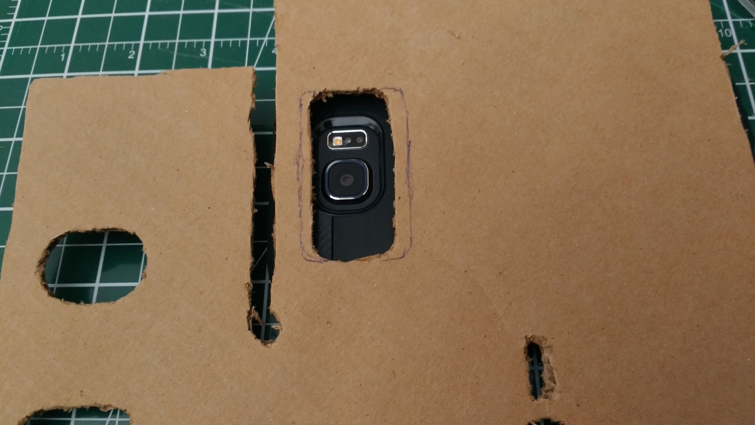 How to Make a Cardboard VR Headset : 6 Steps - Instructables