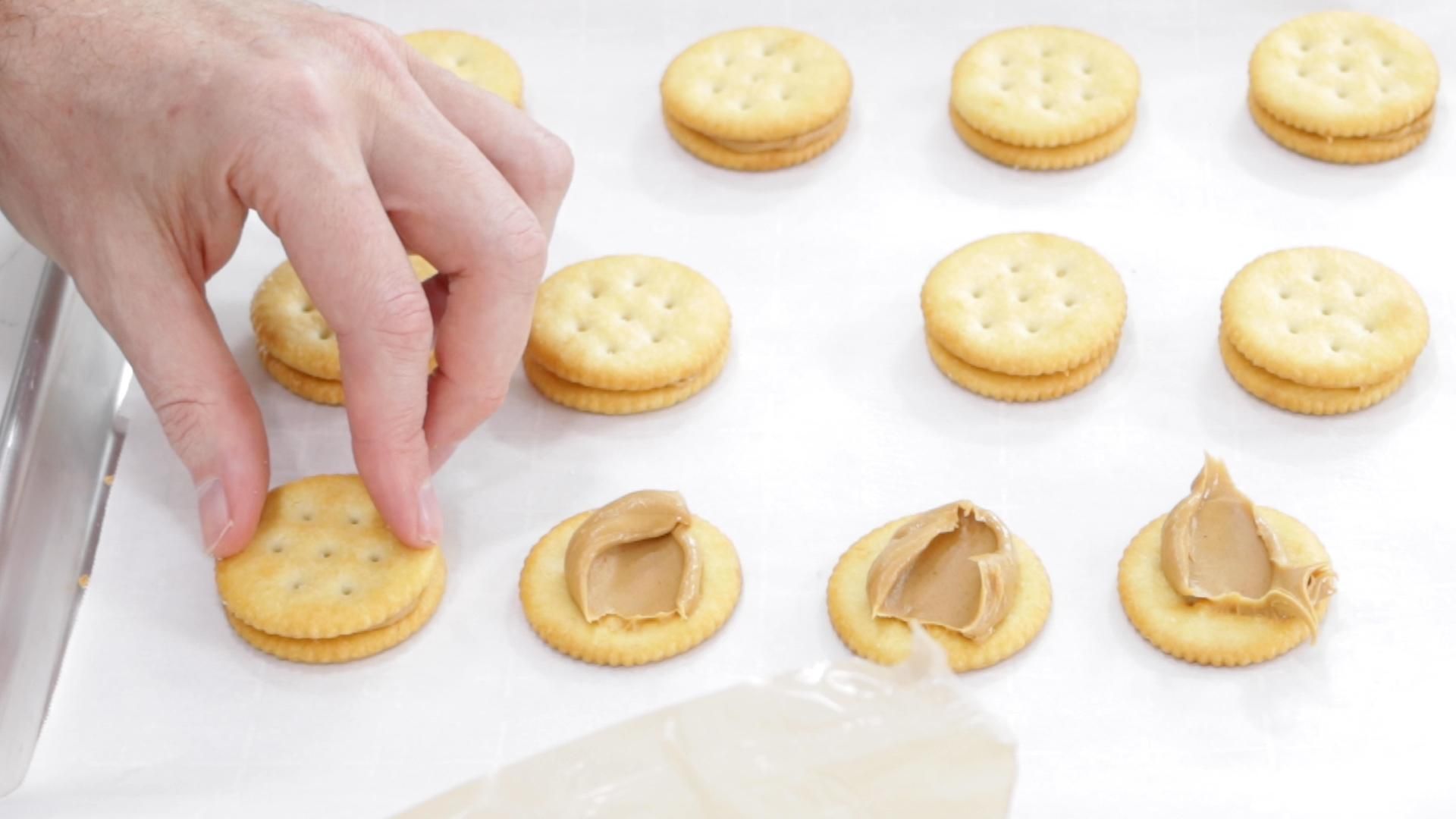 Chocolate Covered Peanut Butter Ritz Cracker Treats : 5 Steps (with ...